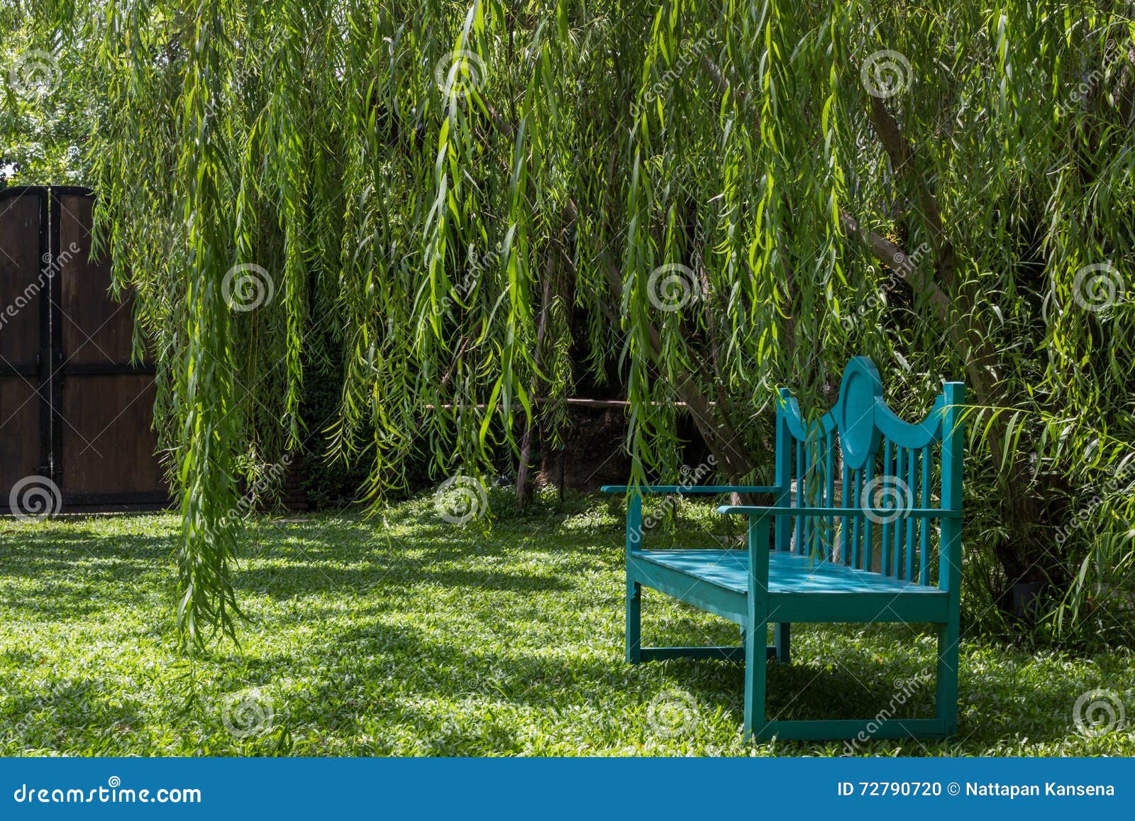 Bank im Park stockfoto. Bild von betrieb, nave, garten - 72790720