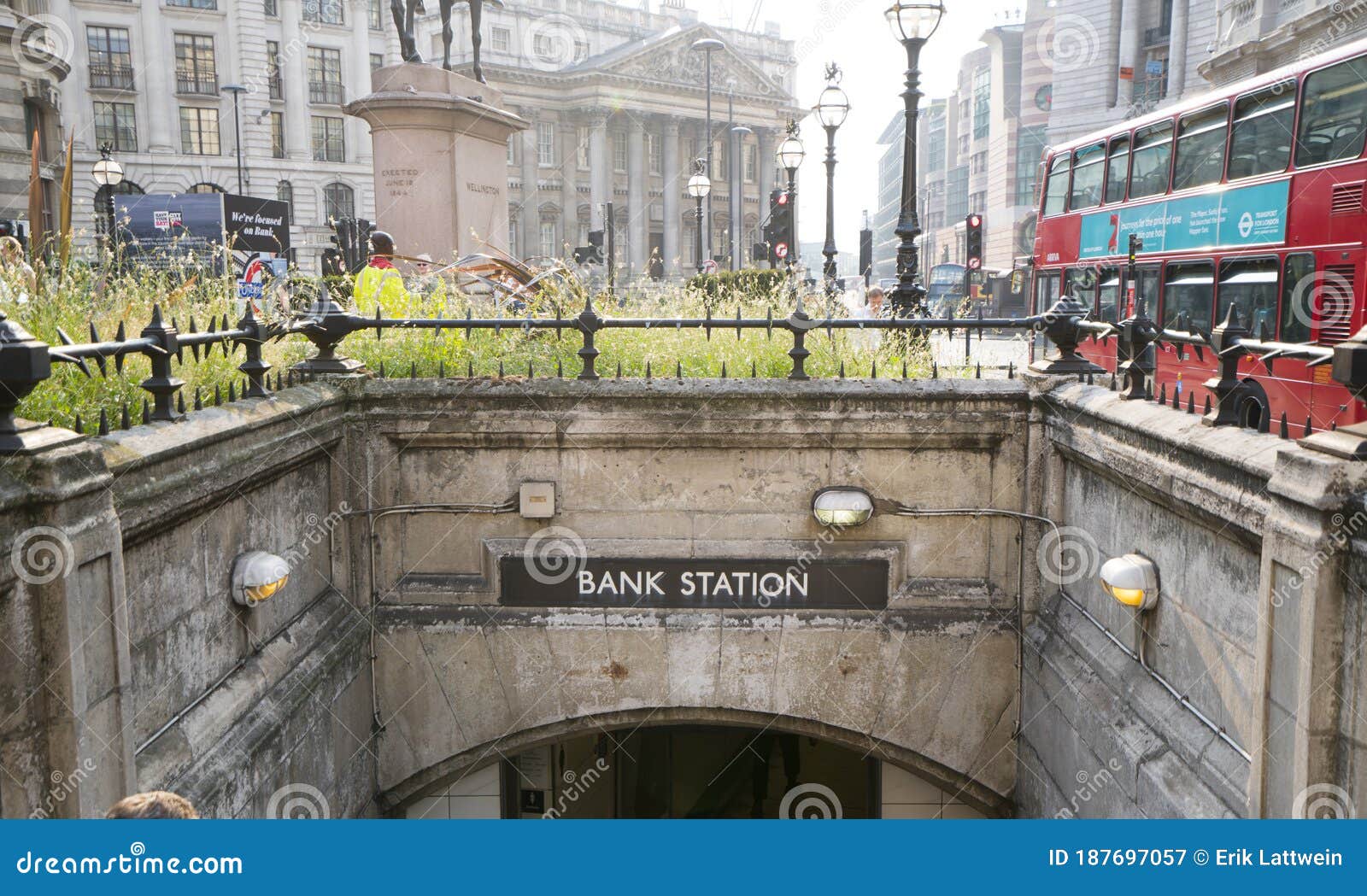 Bank Station of London Underground - LONDON, ENGLAND - SEPTEMBER 14 ...