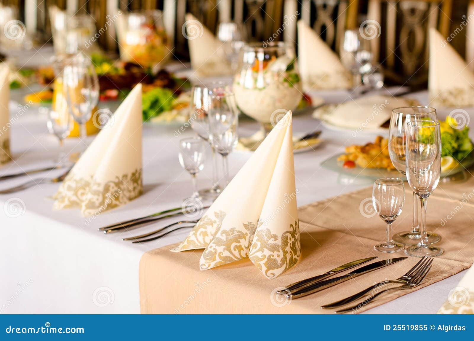 Bankett-Tabelle stockbild. Bild von formell, aufwartung - 25519855
