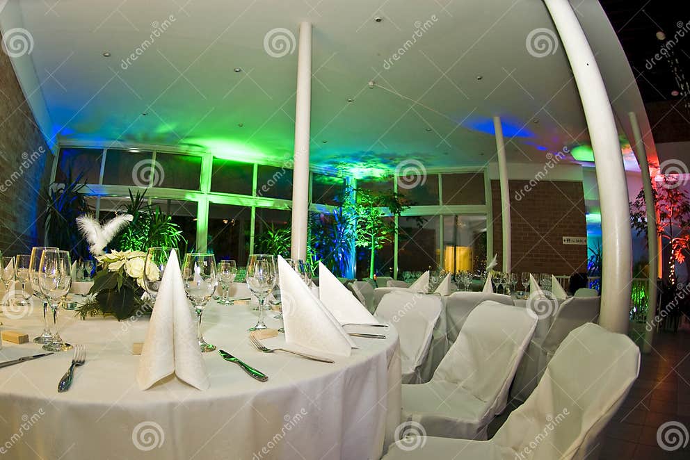 Bankett-Tabelle mit Farben stockfoto. Bild von farben - 4138980