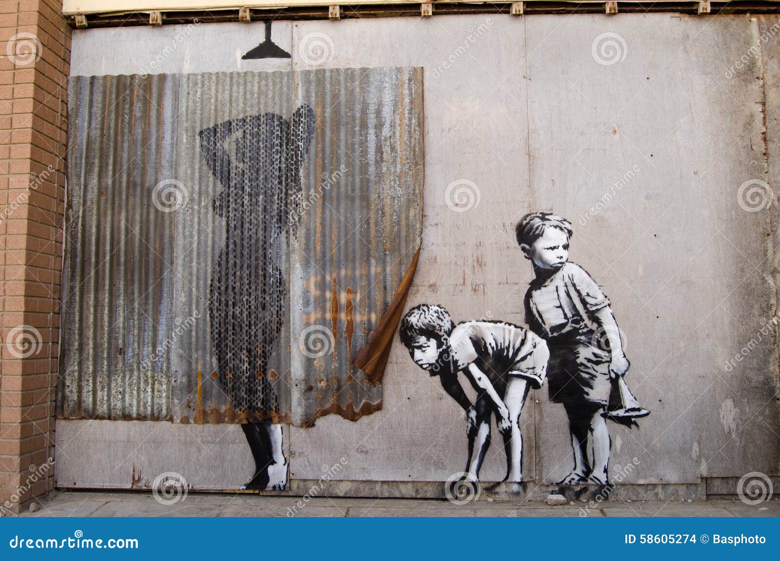 Banksy Che Sbircia I Graffiti Dei Ragazzi Immagine Stock Editoriale ...