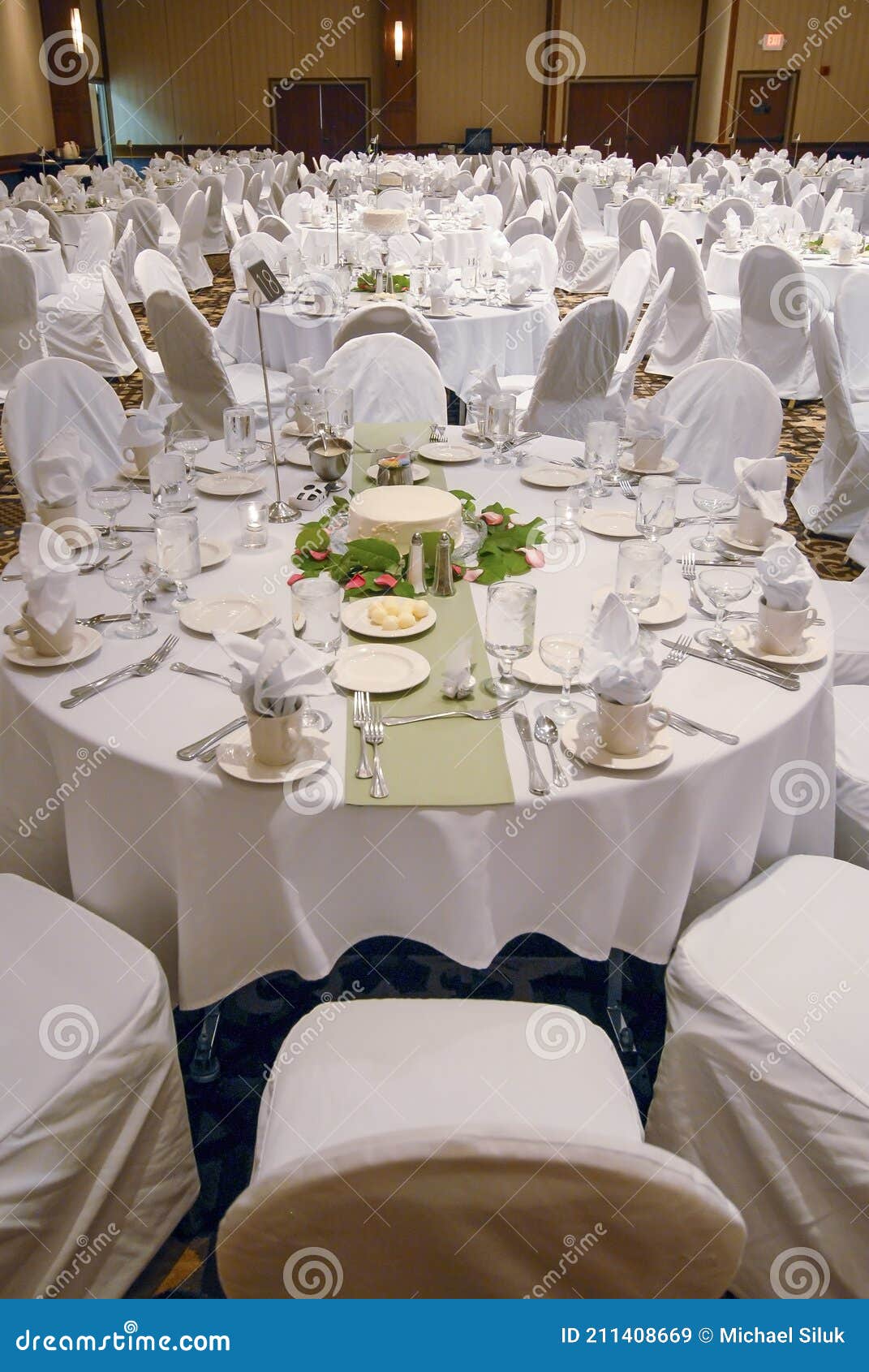 Banquet Hall Set Up for Dinner Stock Image - Image of banquet, class ...