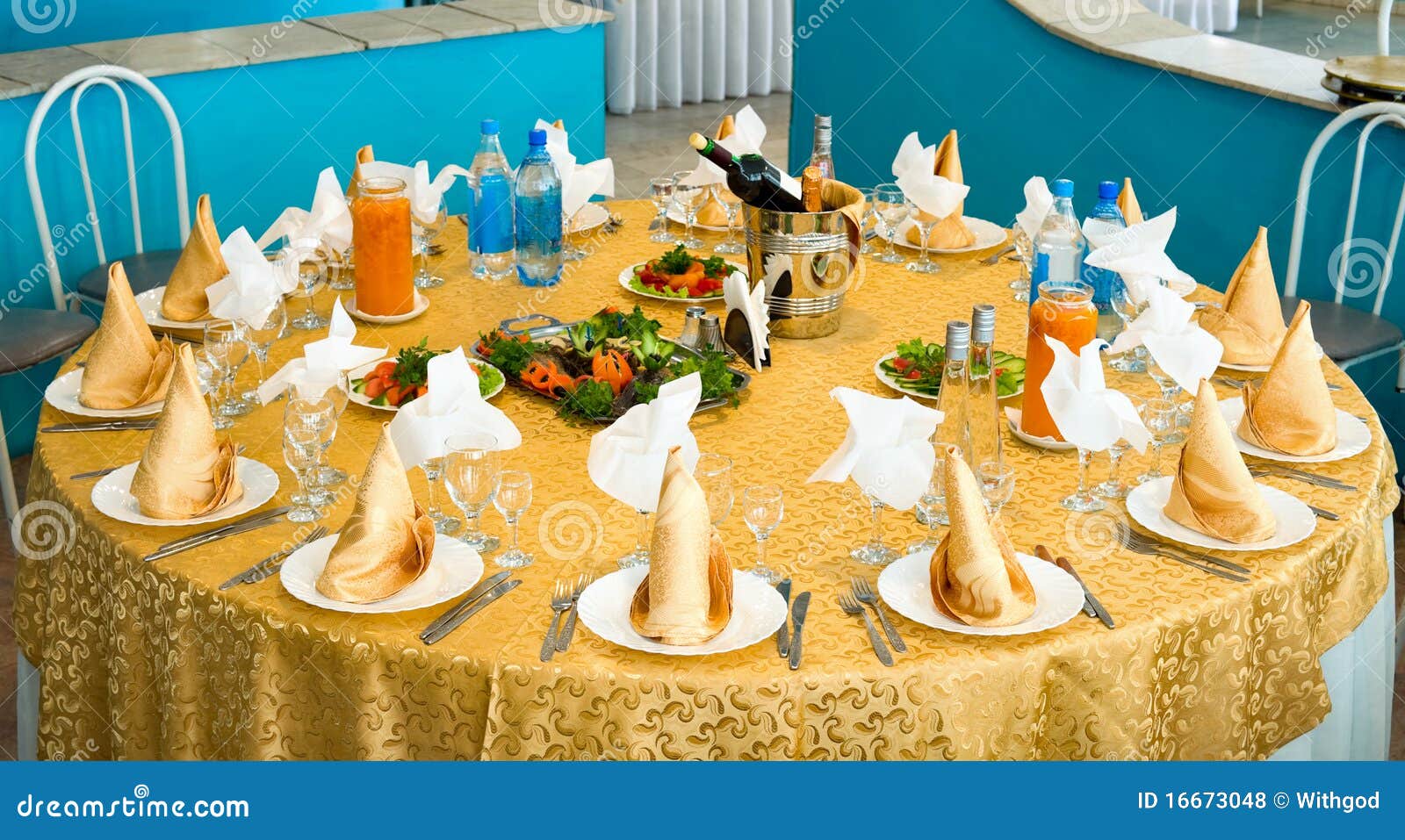 Banquet restaurant table stock photo. Image of depth - 16673048