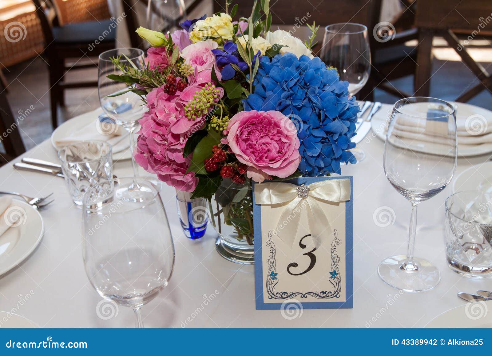 Banquet Table Stock Photo | CartoonDealer.com #43389942