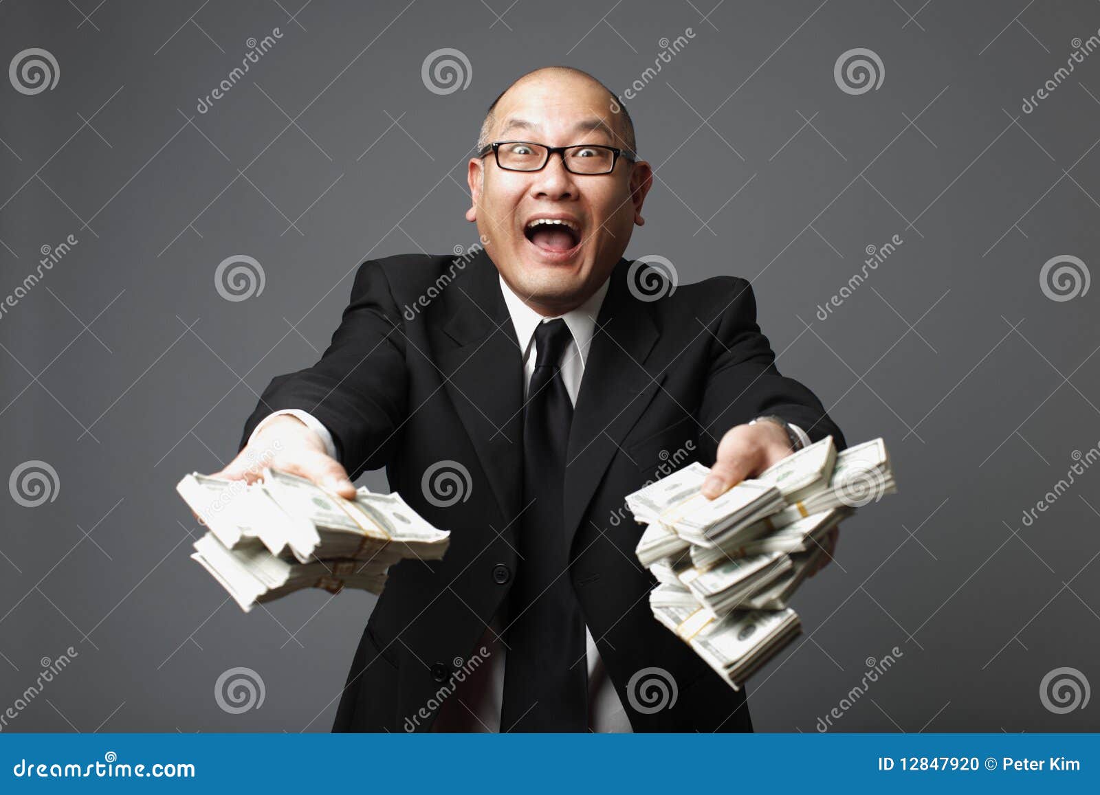 Banquier Distribuant L'argent Comptant Photo stock - Image du paquet ...