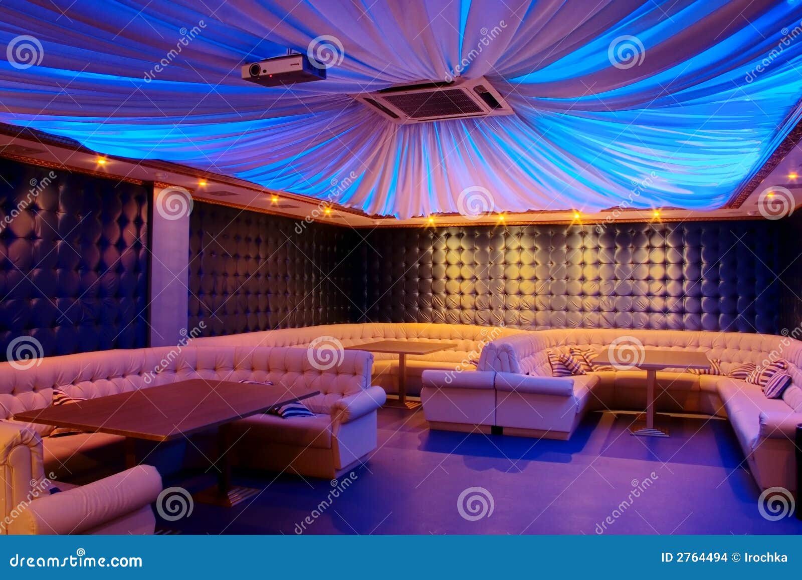 Bar de salon photo stock. Image du élégance, luxe, personne - 2764494