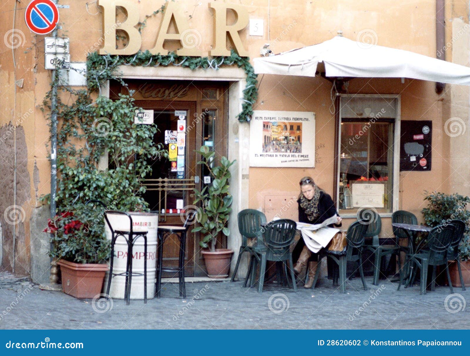 Bar italiano fotografia editoriale. Immagine di lifestyle - 28620602