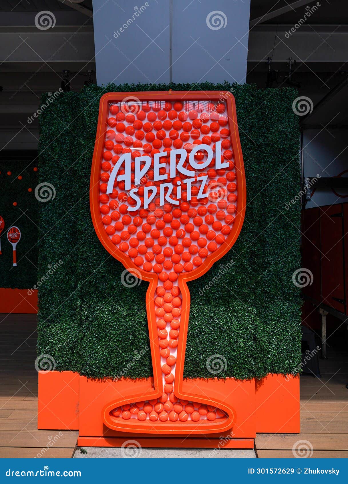 Bar Pop-up Do Aperol Spritz Em Nova Cidade Imagem de Stock Editorial ...