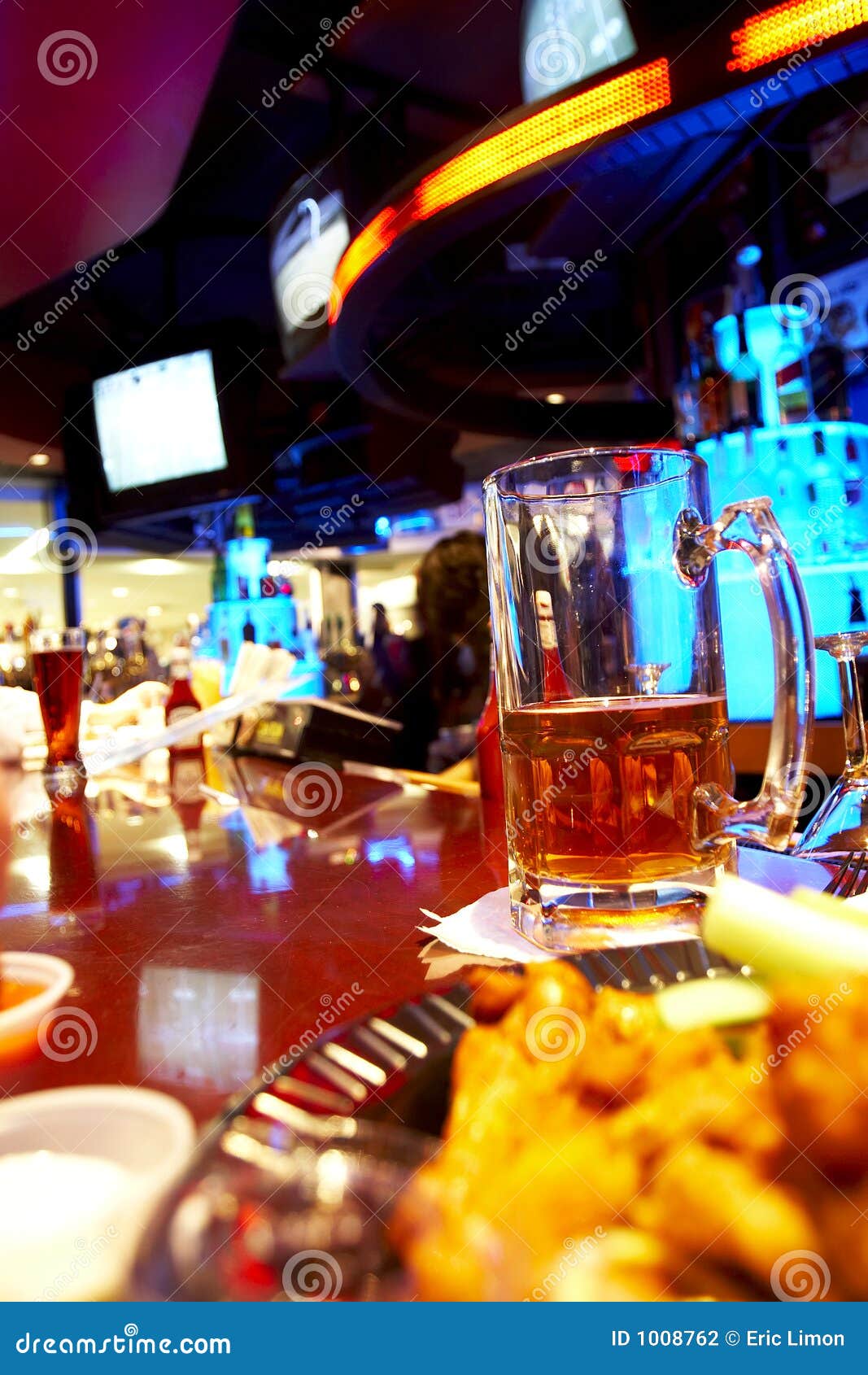 Bar scene stock photo. Image of liquor, glass, dinner - 1008762