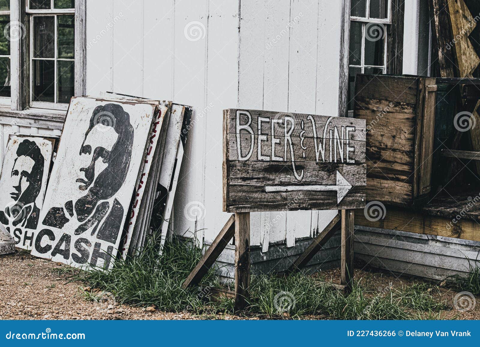 Bar Velho Servindo Cerveja E Vinho Foto Editorial - Imagem de nave ...