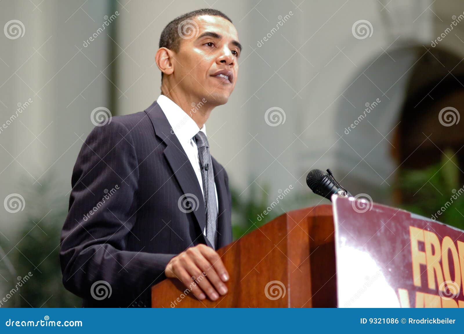Barack Obama foto editorial. Imagem de vertical, discurso - 9321086