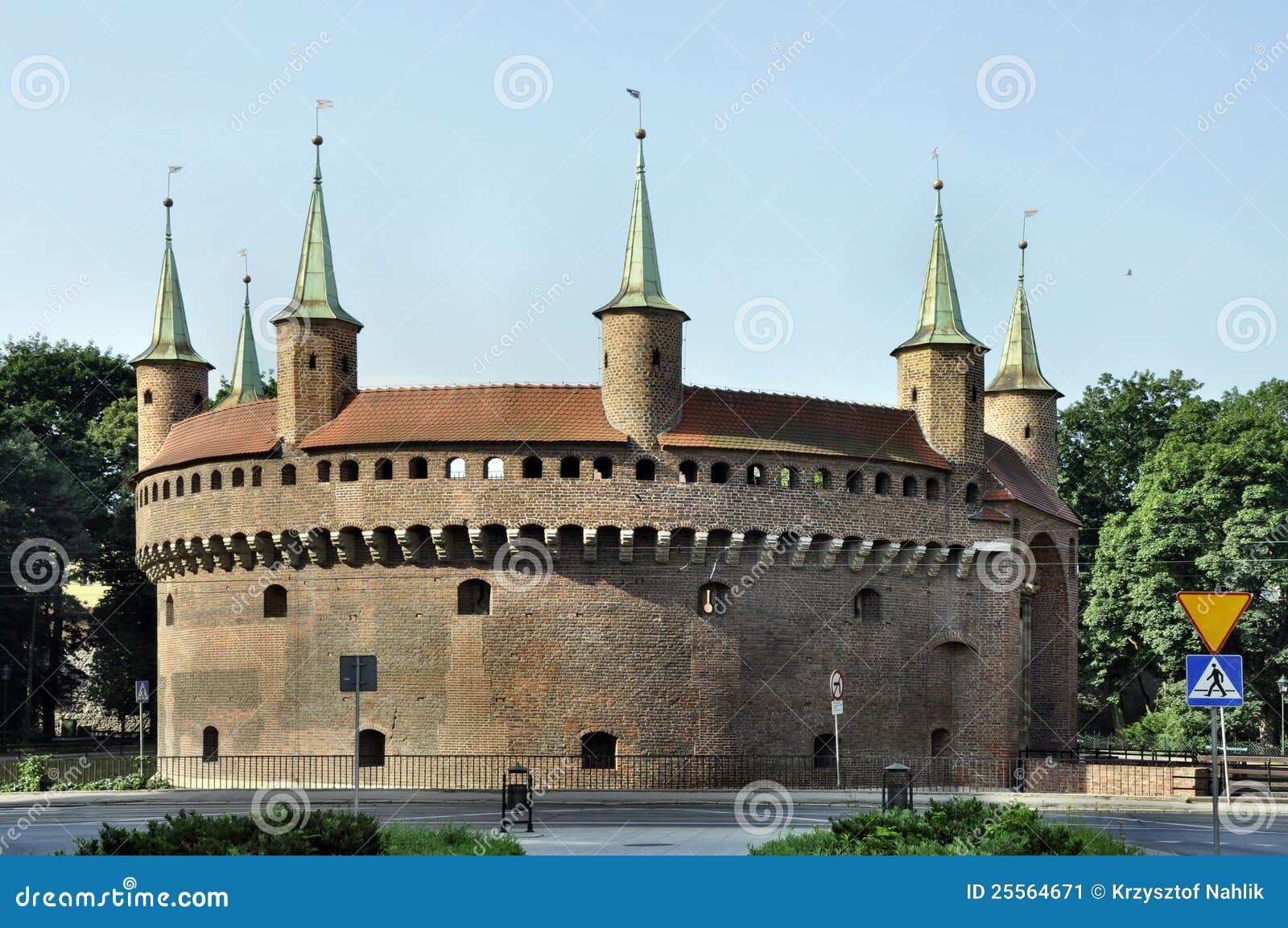 Barbacane à Cracovie, Pologne Image stock - Image du remparts, europe ...