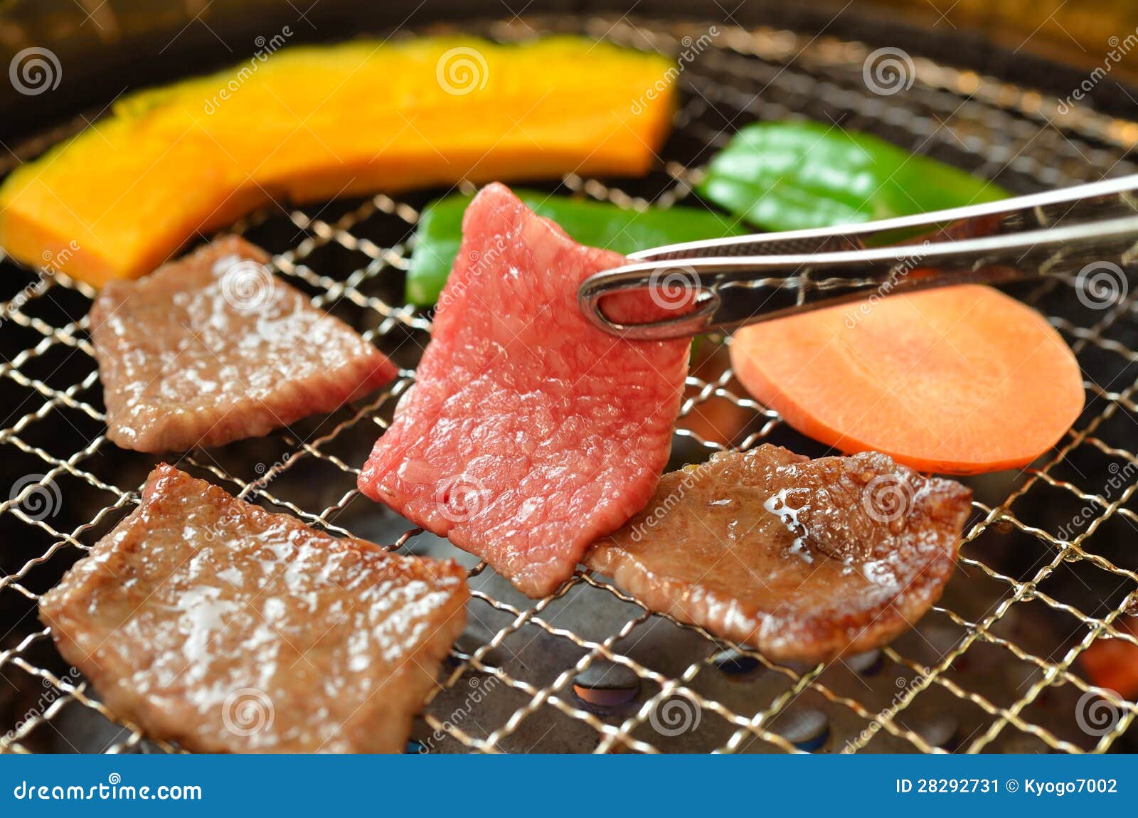 Barbacoa coreana Yakiniku imagen de archivo. Imagen de japonés - 28292731