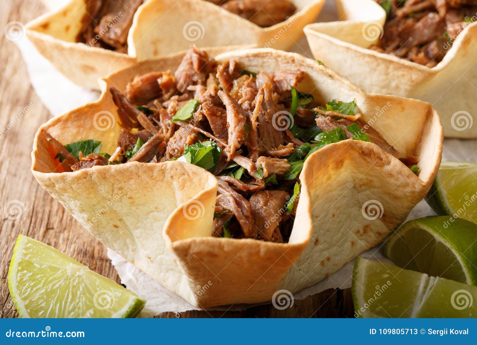 Barbacoa Mexicano Com Carne E Close-up Dos Verdes Horizontal Imagem de ...