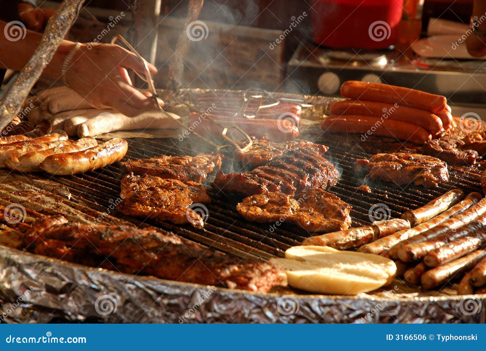 Barbecue photo stock. Image du nourriture, extérieur, viande - 3166506