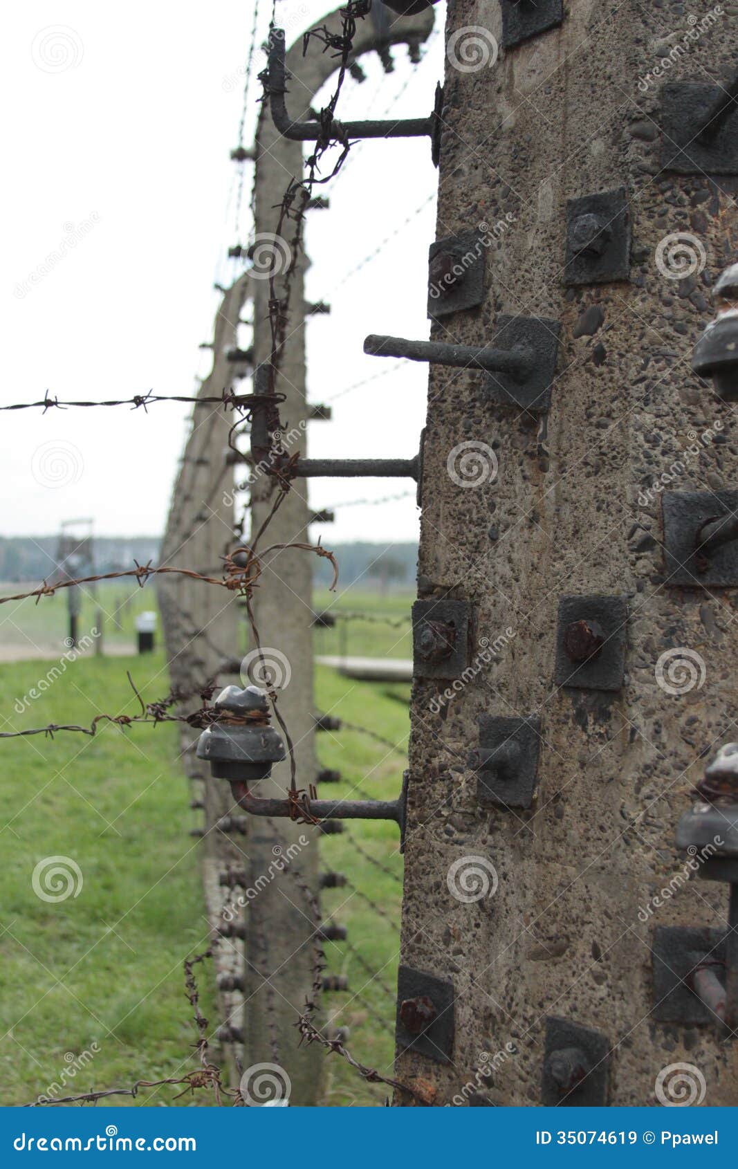Barbed wire on poles editorial stock image. Image of pylon - 35074619