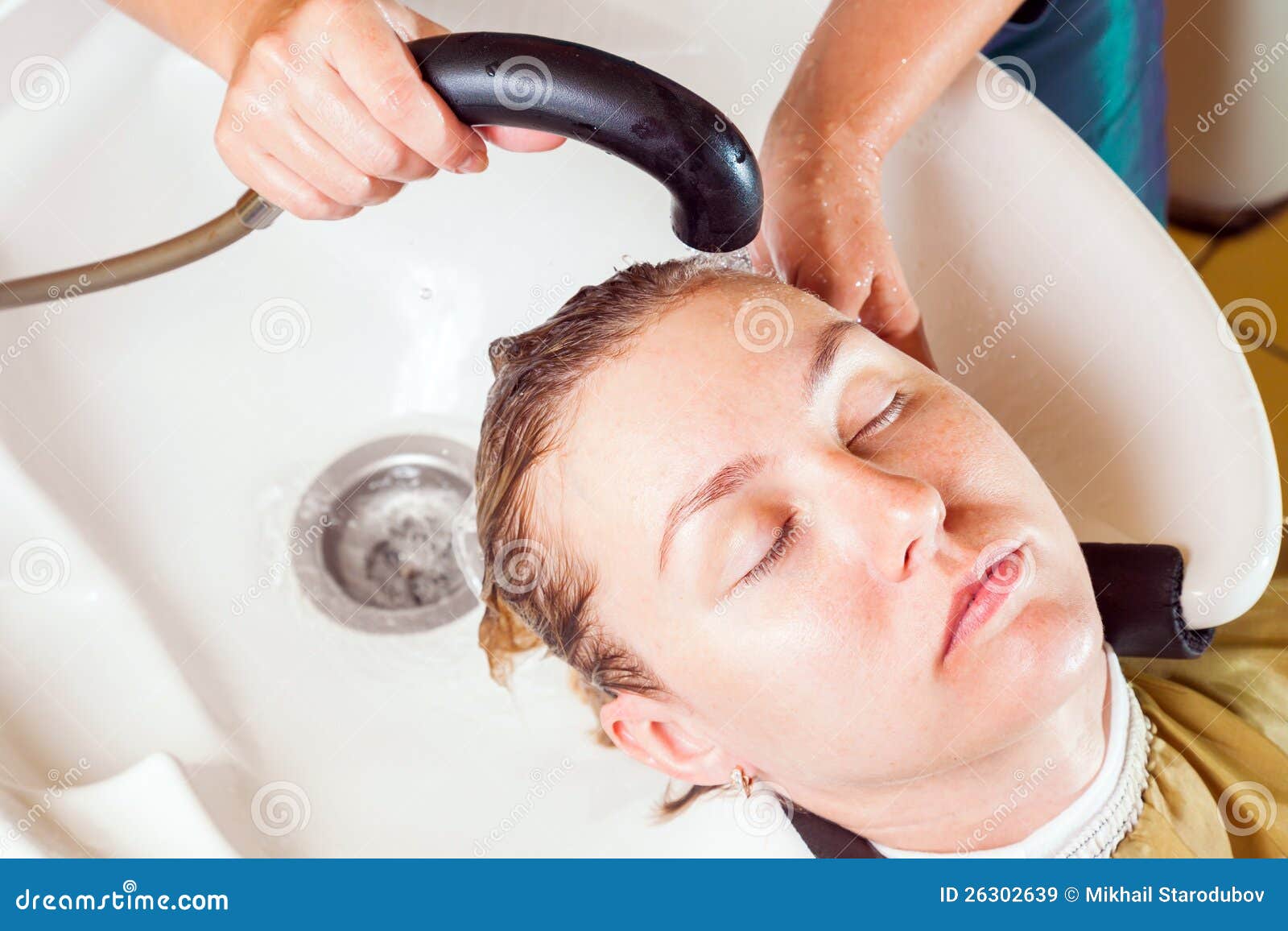 Barber washes his head stock image. Image of blond, hairdresser - 26302639