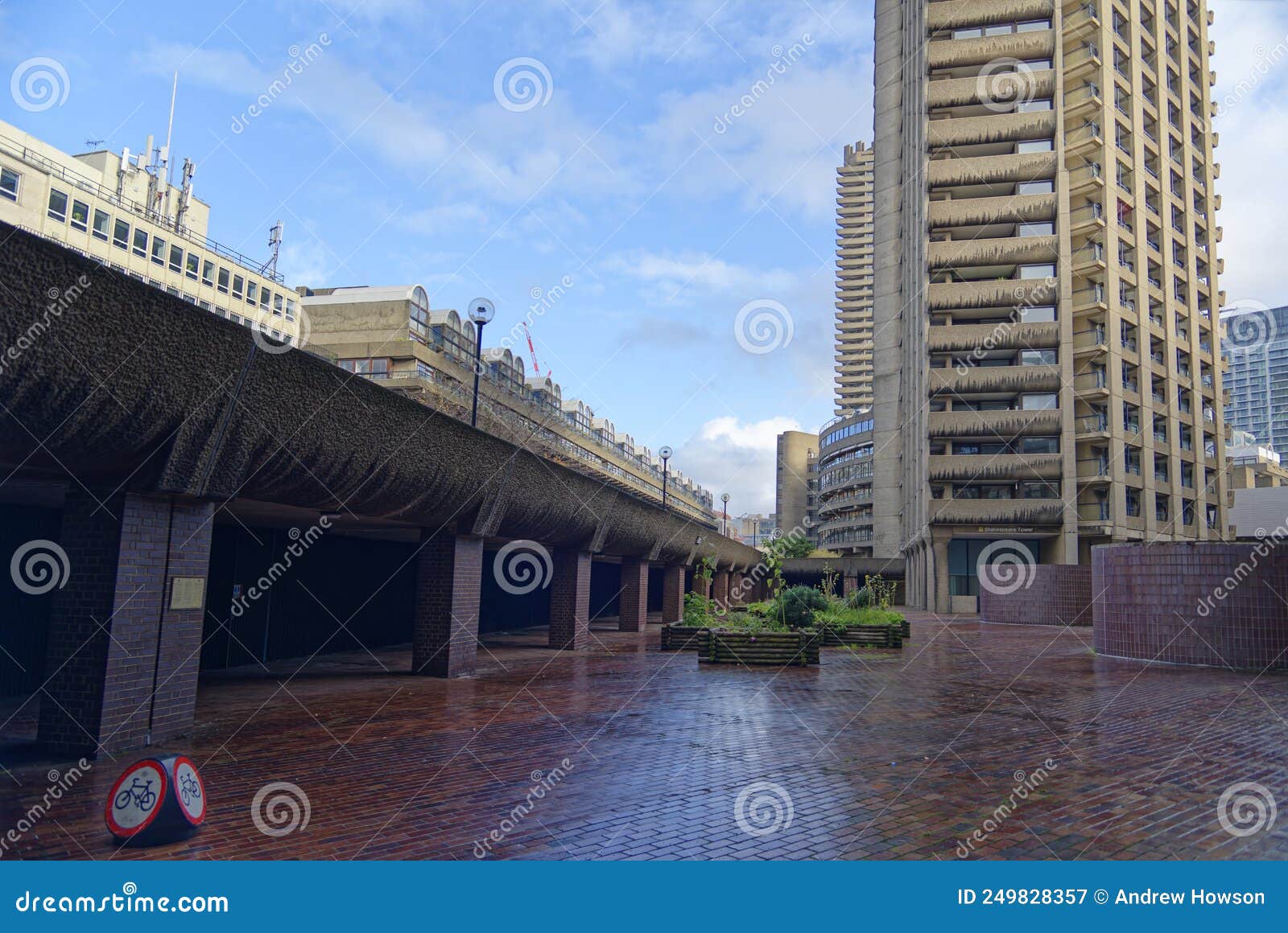 Barbican Centre Building, London Stock Image - Image of city, cities ...