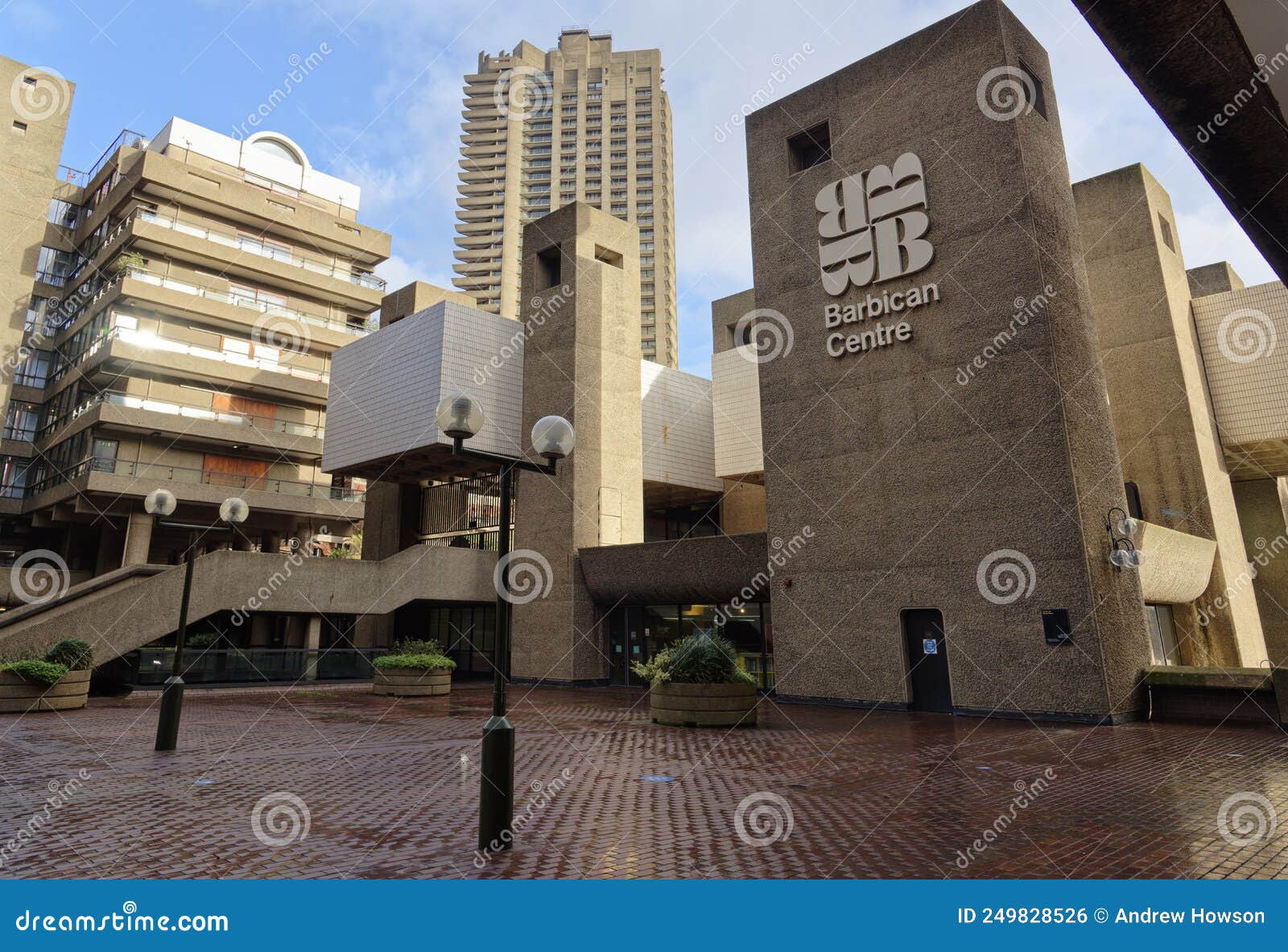 Barbican Centre Building, London Editorial Photo - Image of building ...