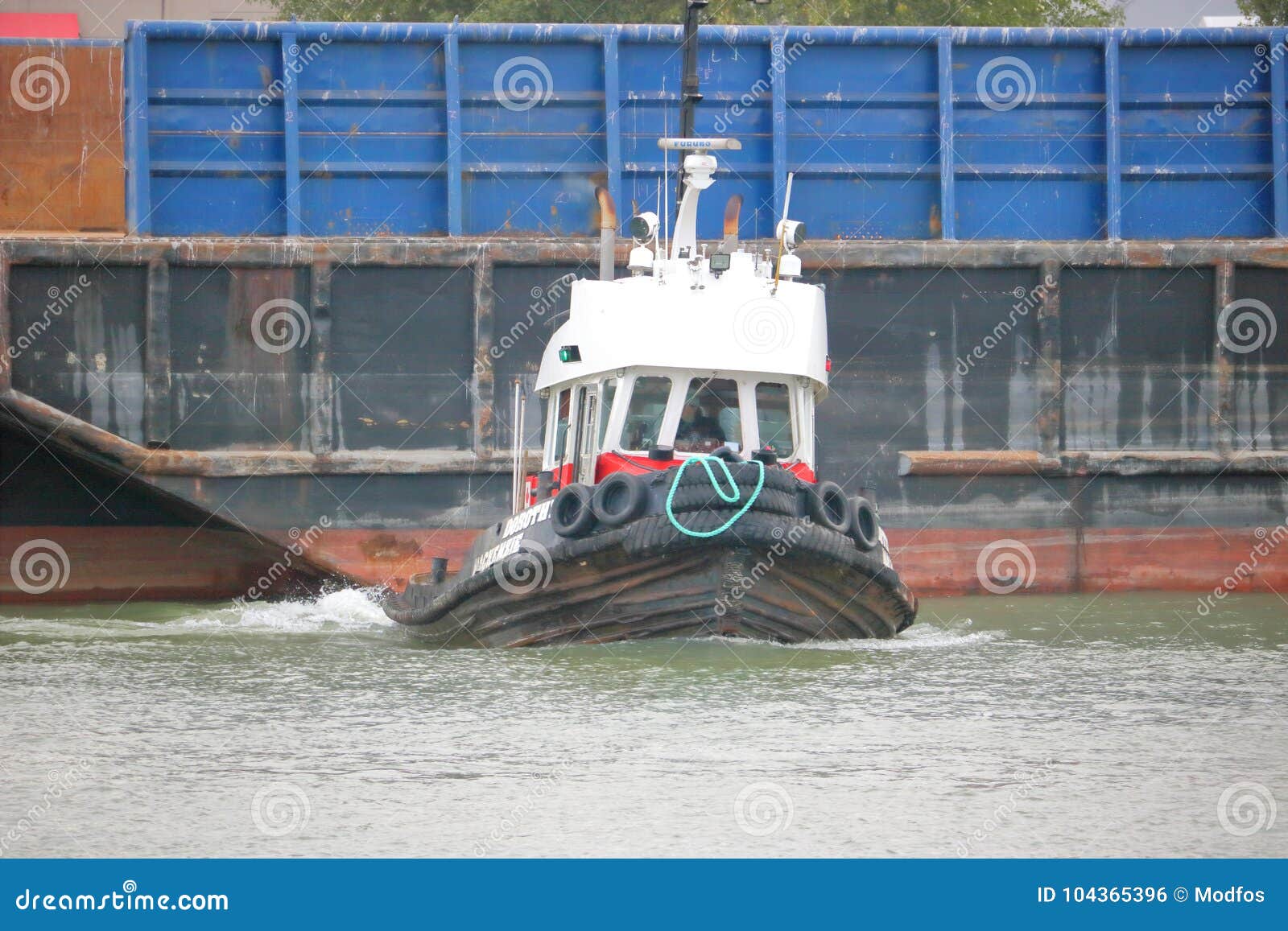 Barca De Tug Boat Hauling Huge River Foto Editorial - Imagem de ...
