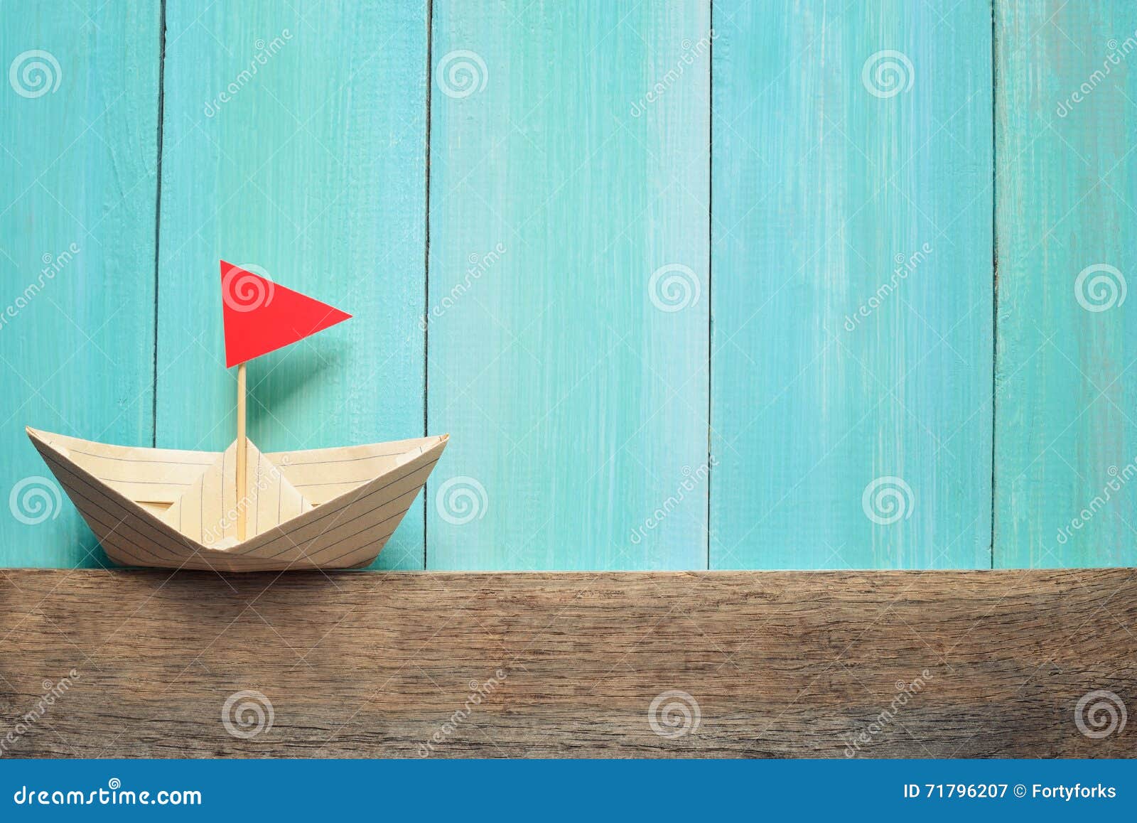 Barca di carta di Origami immagine stock. Immagine di sogno - 71796207