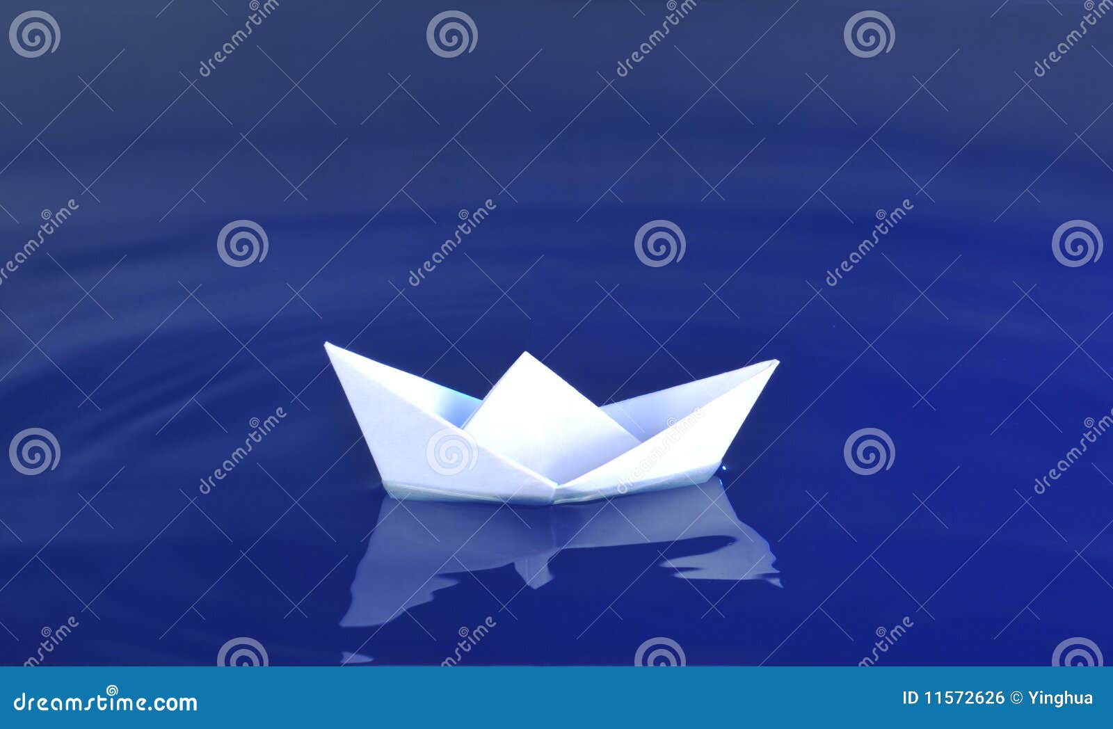 Barca di Origami fotografia stock. Immagine di puro, nave - 11572626