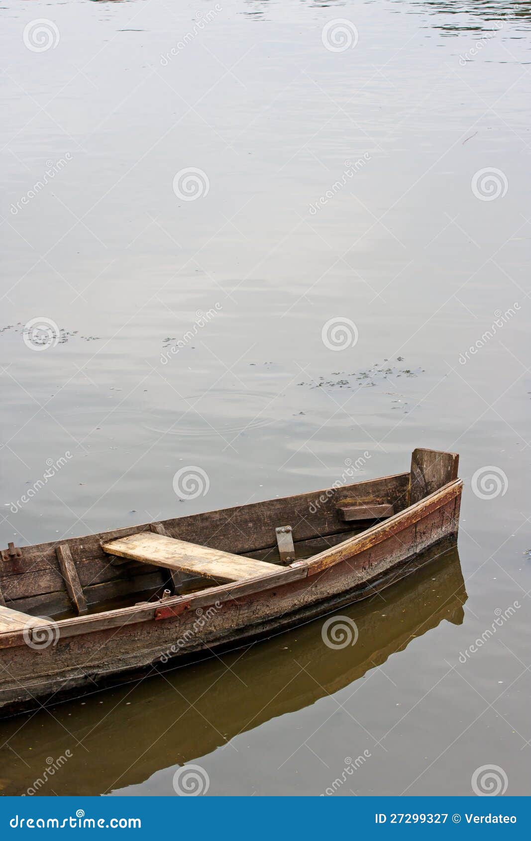 Barca nel lago immagine stock. Immagine di rurale, spiaggia - 27299327 Barca nel lago immagine stock. Immagine di rurale, spiaggia - 27299327