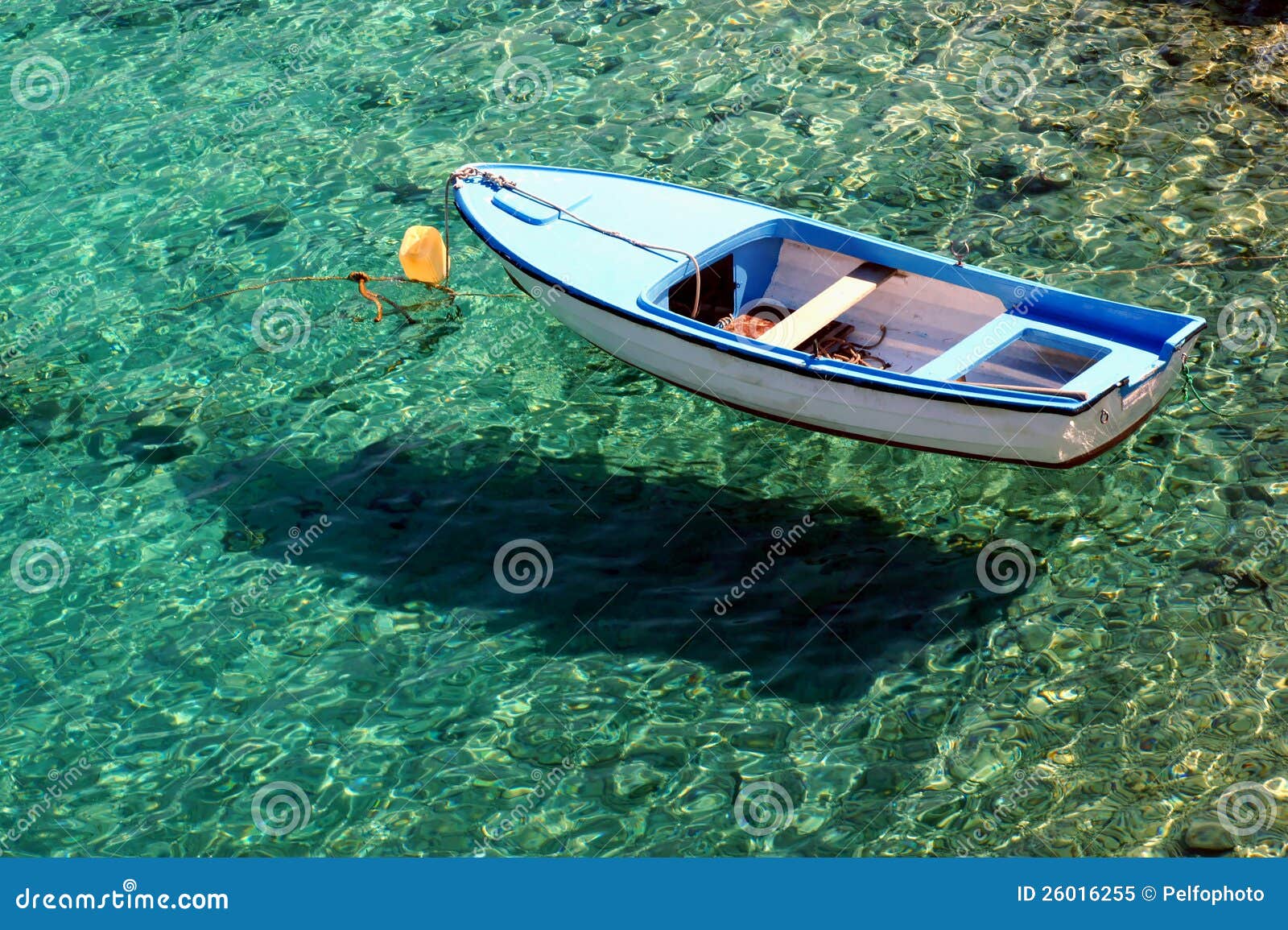 Barca Sul Cristallo - Mare Libero. Immagine Stock - Immagine di vela ...