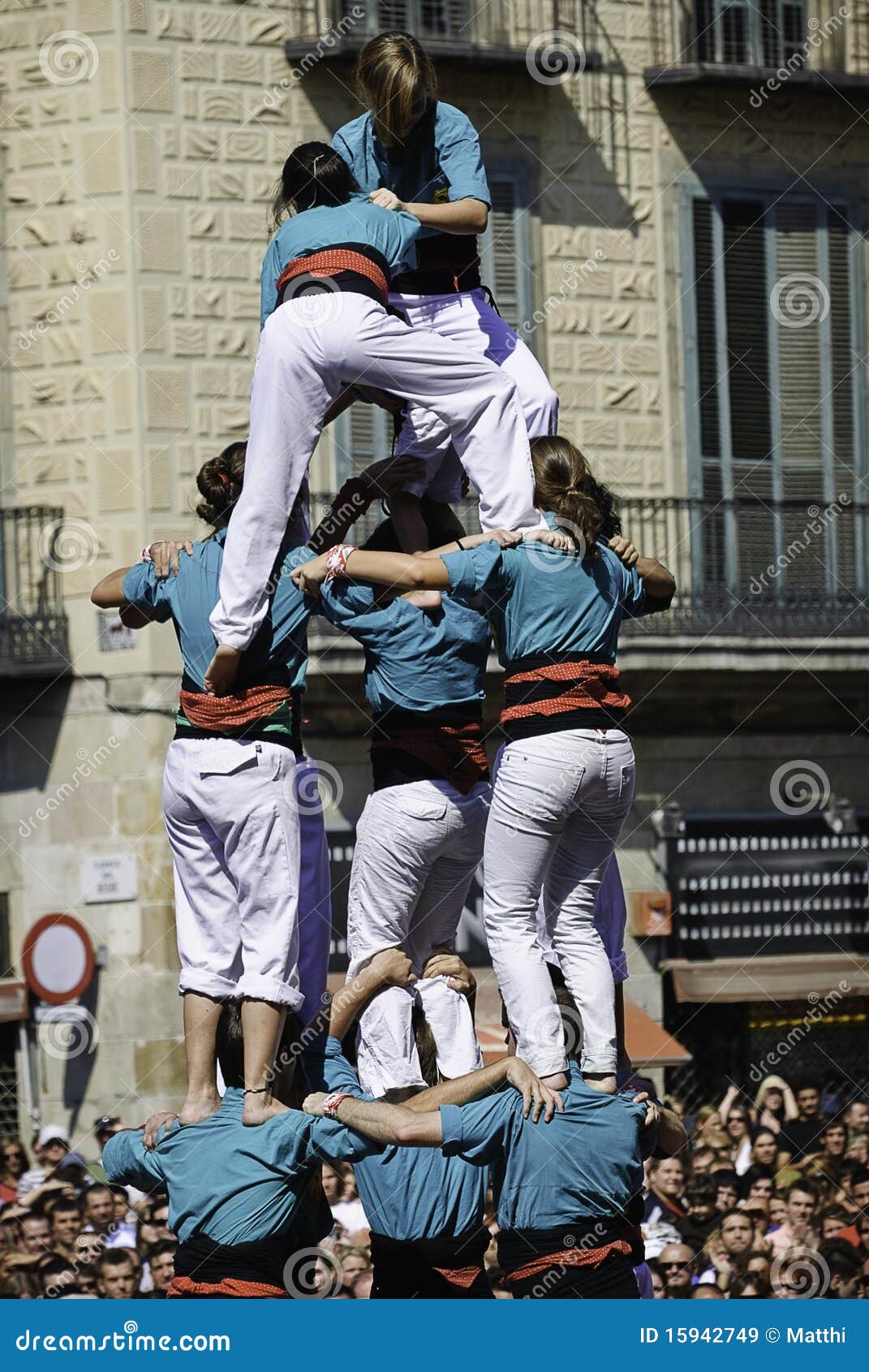 Barcelona castellers redaktionell fotografering för bildbyråer. Bild av ...