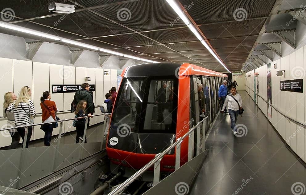 Barcelona Funicular Montjuic Editorial Photo - Image of modern ...