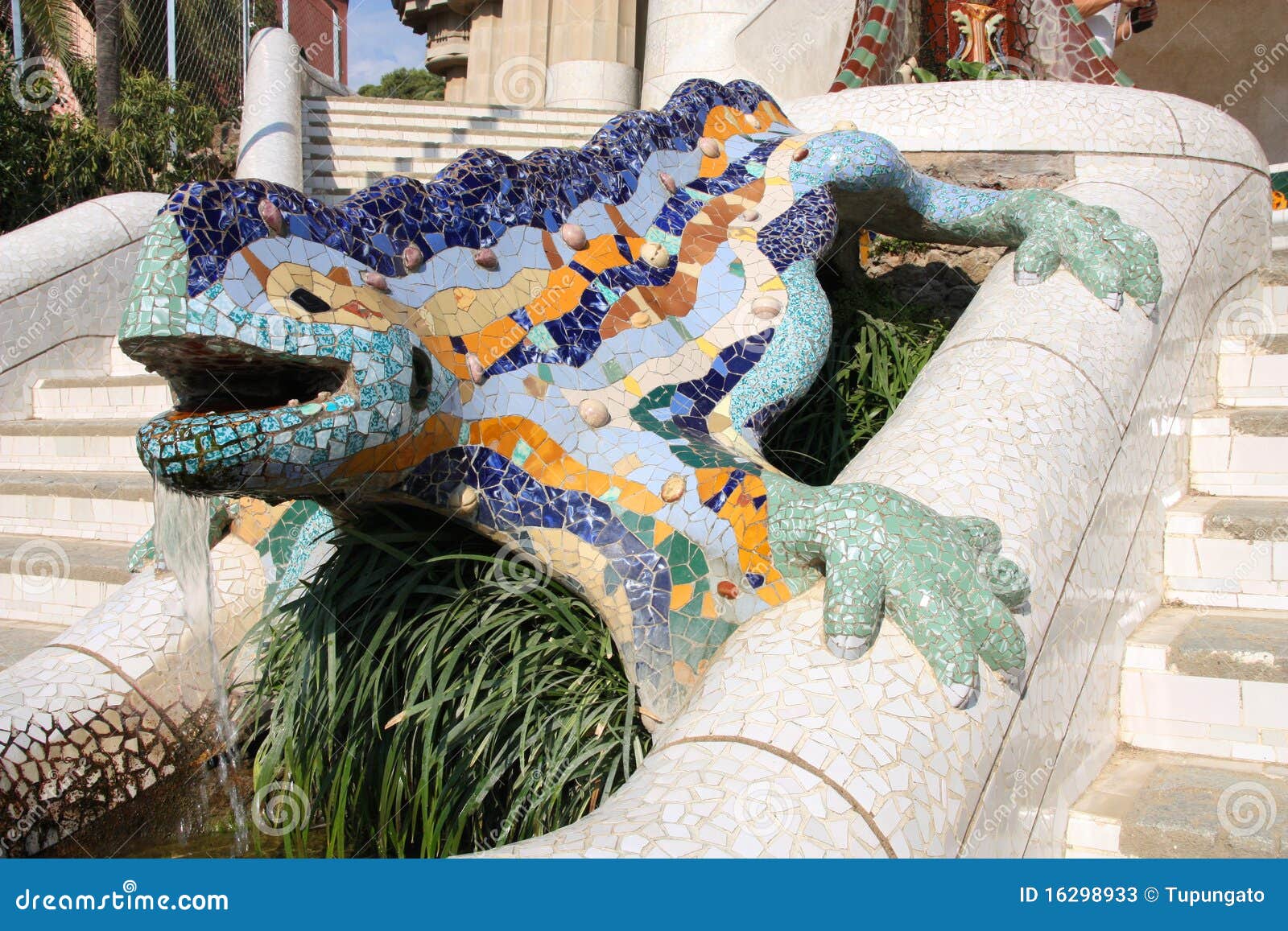 Barcelona lizard stock image. Image of mosaic, catalunya - 16298933