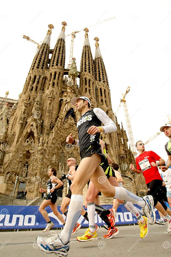 Barcelona Marathon editorial stock image. Image of recreation - 13315464