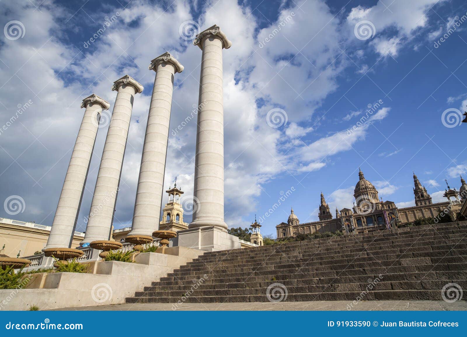 Barcelona, Montjuic, Cuatro Columnas Imagen editorial - Imagen de ...