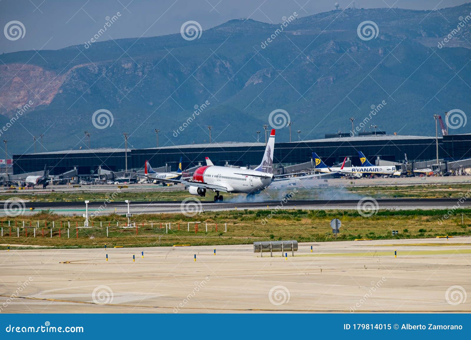 BARCELONA, OCTOBER 2017: Plane Taking Off in Barcelona Airport ...