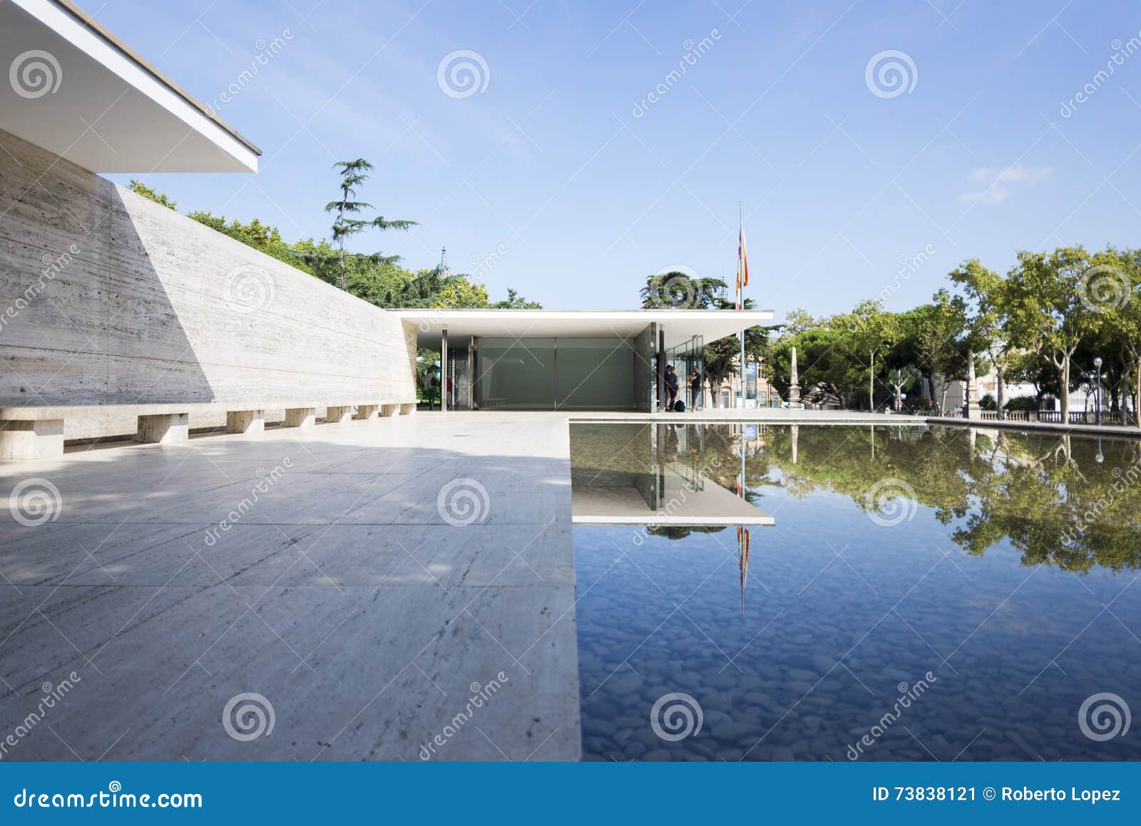 Barcelona Pavilion and Water Stock Image - Image of barcelona, pool ...