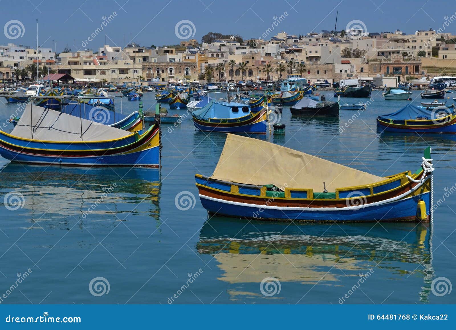 Barche Tradizionali Di Luzzu a Malta Fotografia Stock - Immagine di ...