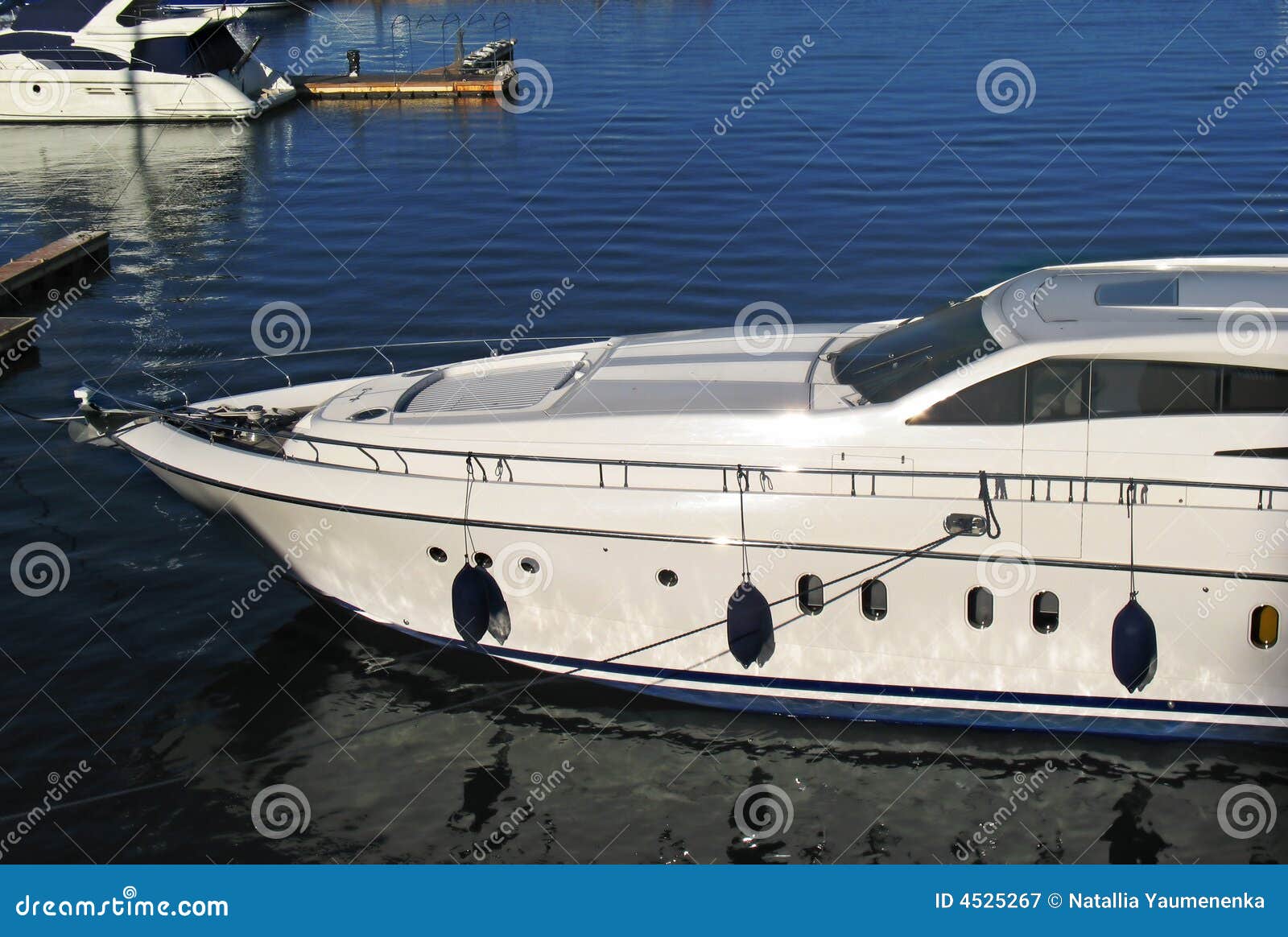 Barco atracado imagen de archivo. Imagen de océano, grapa - 4525267