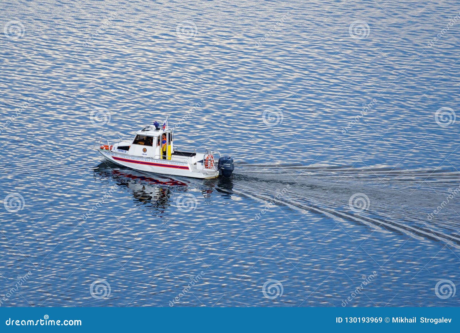 Barco Blanco Del Servicio De Rescate Imagen de archivo editorial ...