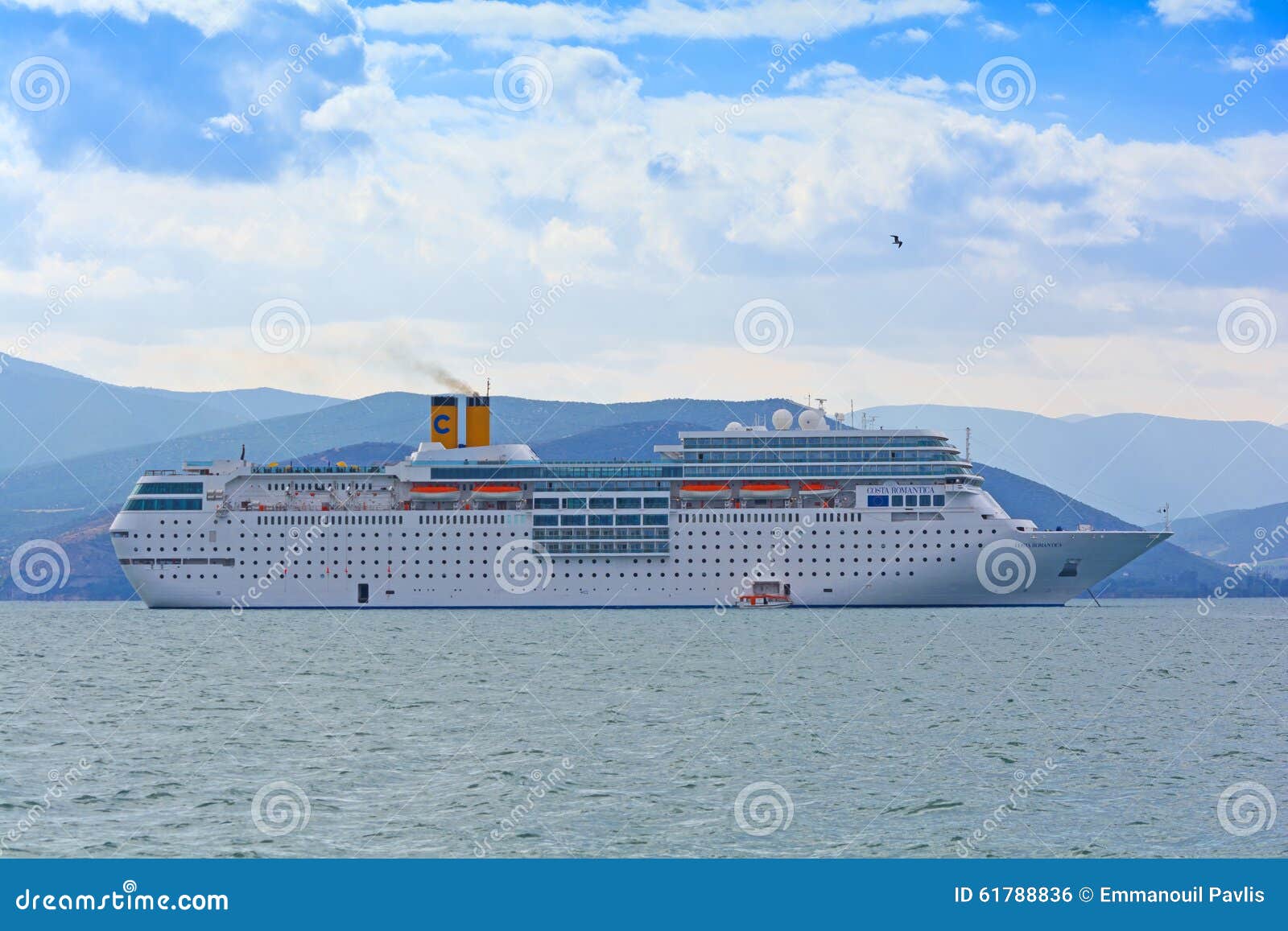 Barco de cruceros moderno foto editorial. Imagen de detalle - 61788836