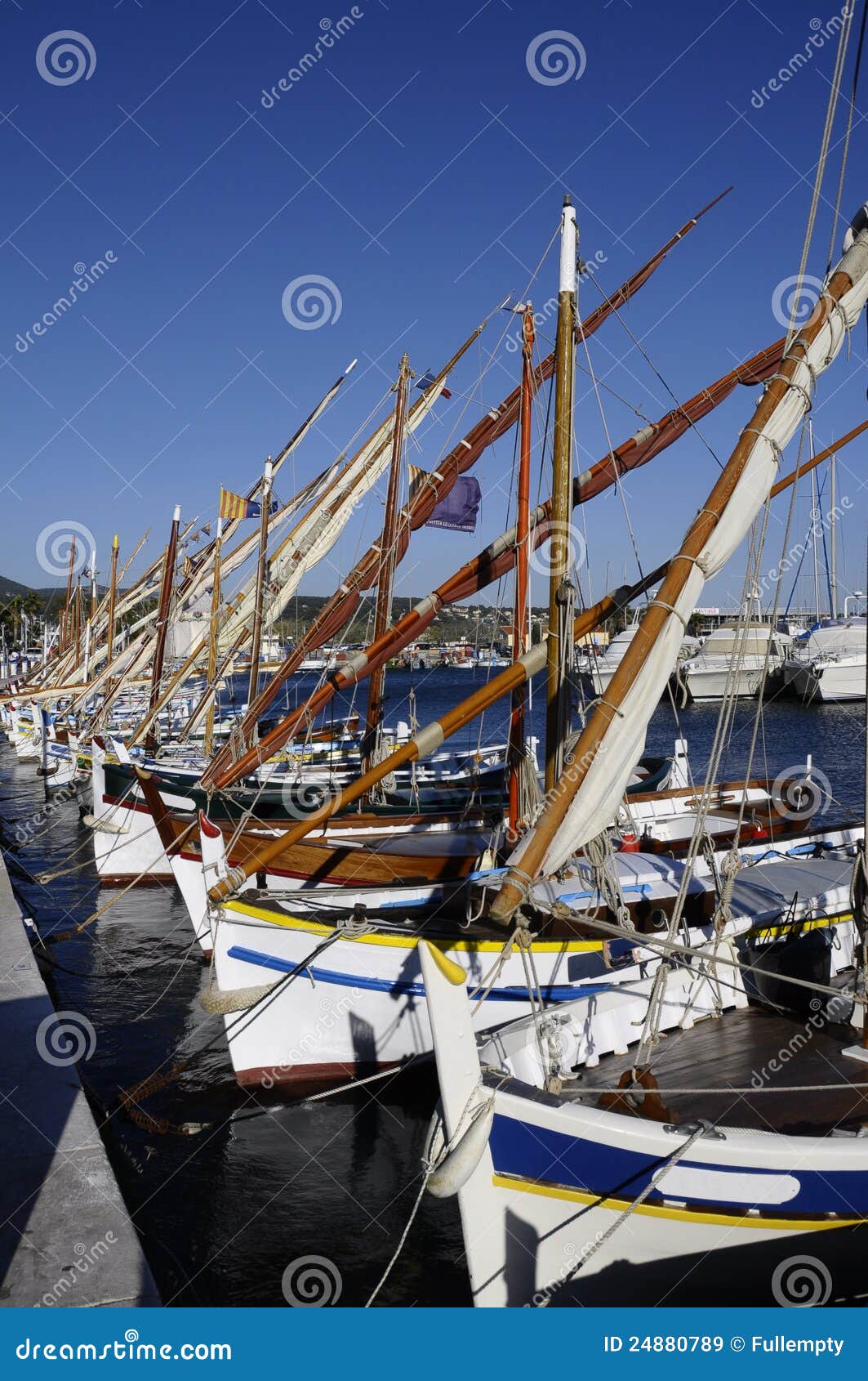 Barco De Madera Pointus En Bandol Imagen de archivo - Imagen de francés ...