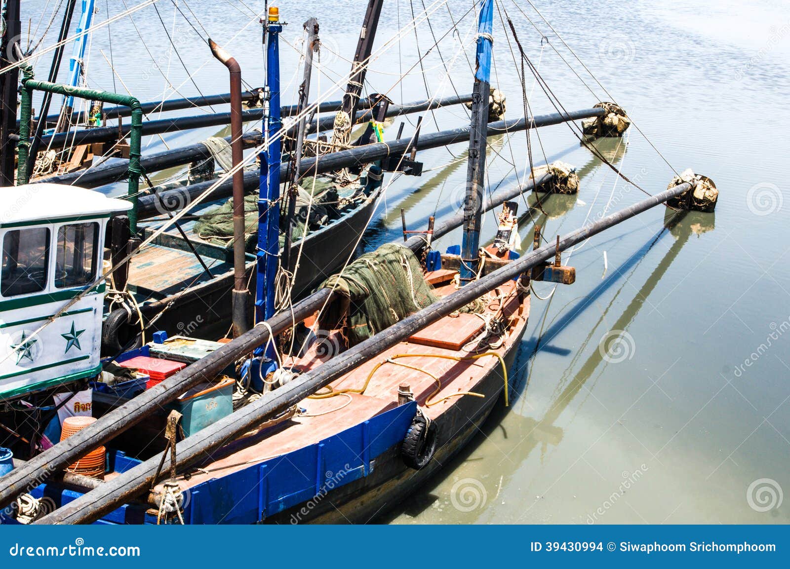 Barco de pesca industrial foto de archivo. Imagen de vacaciones - 39430994