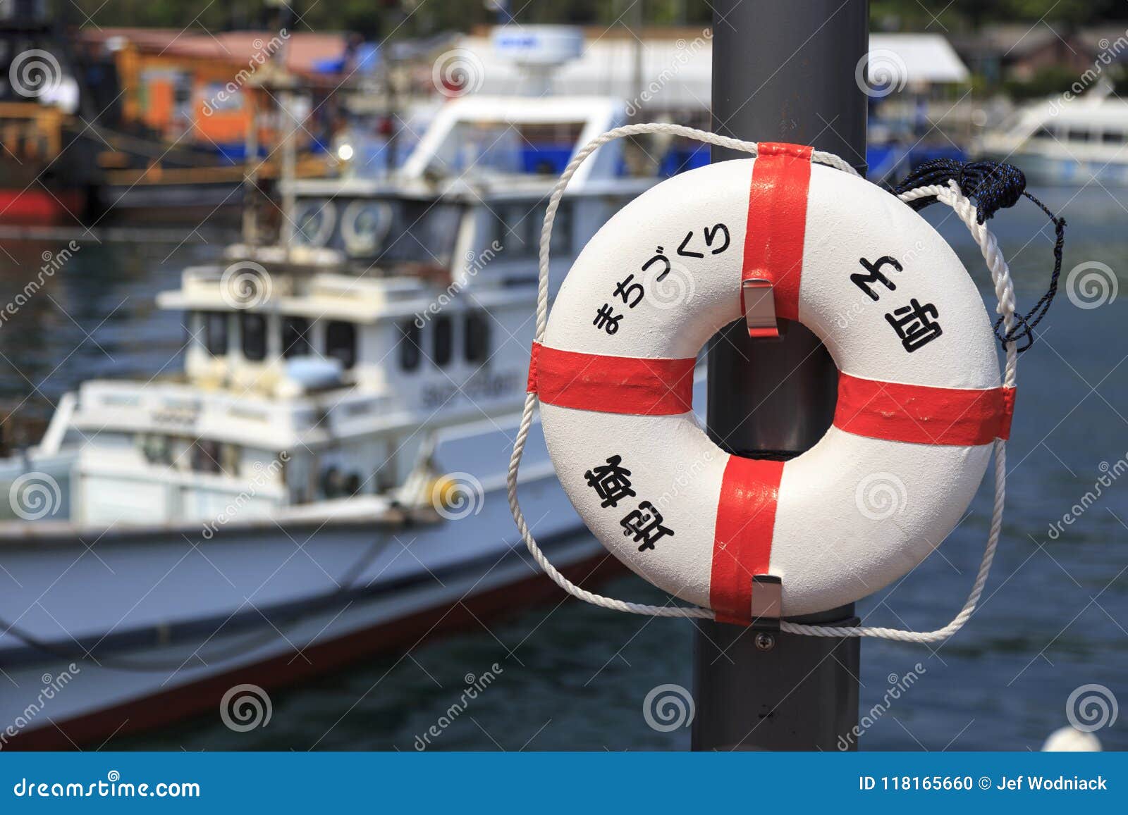 Barco E Boia De Pesca No Porto De Yobuko Foto de Stock - Imagem de ...