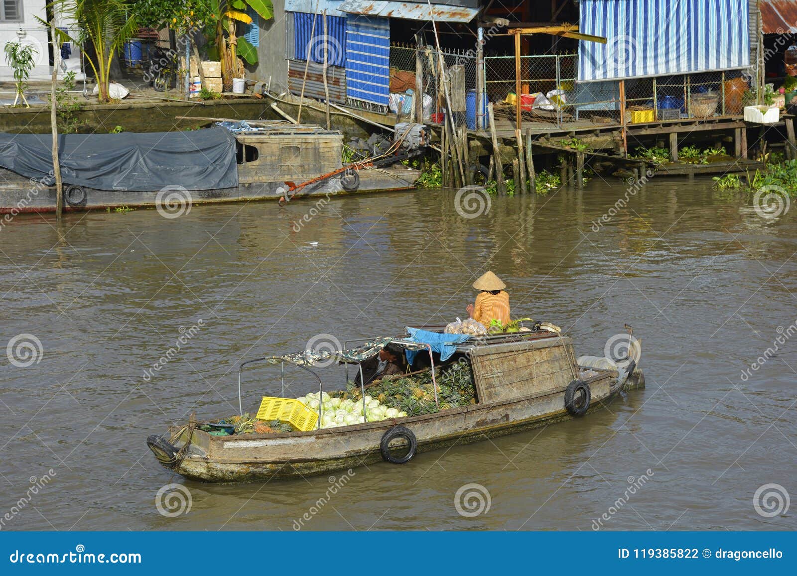 Barco Em Phong Dien Floating Market Fotografia Editorial - Imagem de ...