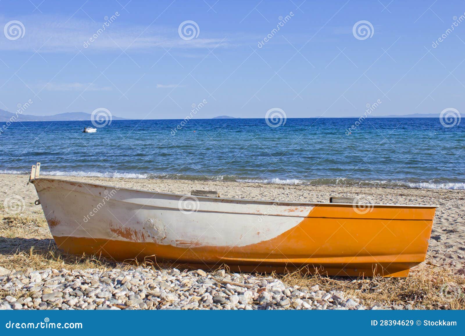 Barco en la playa imagen de archivo. Imagen de viaje - 28394629