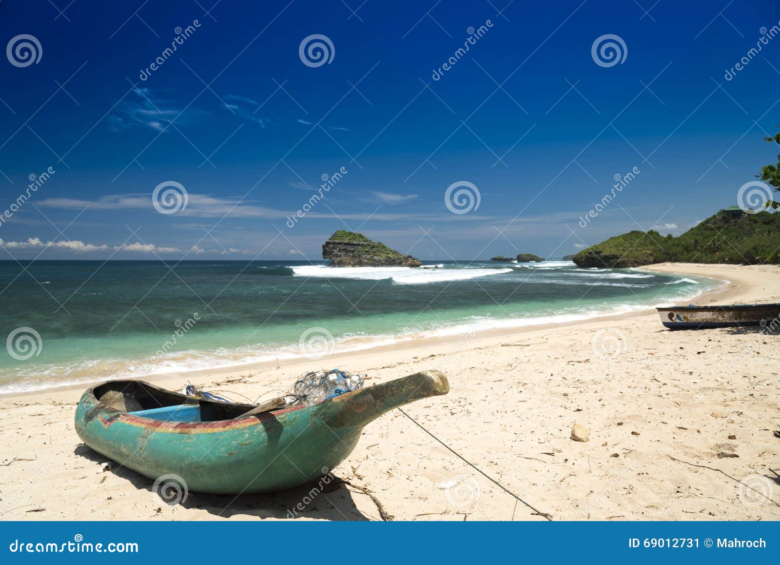 Barco En La Playa De Watu Karung, Pacitan, Java, Indonesia Imagen de ...