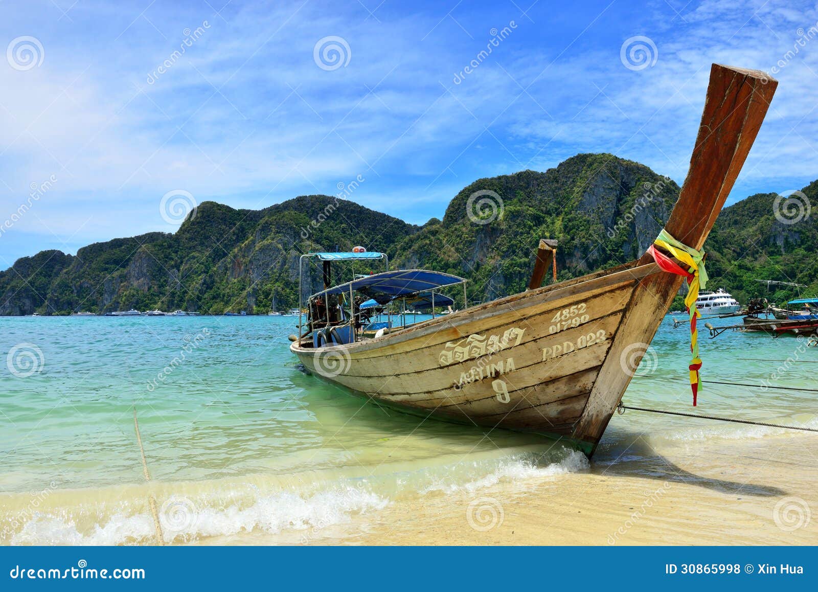 Barco en la playa, Phuket foto de archivo editorial. Imagen de barco ...
