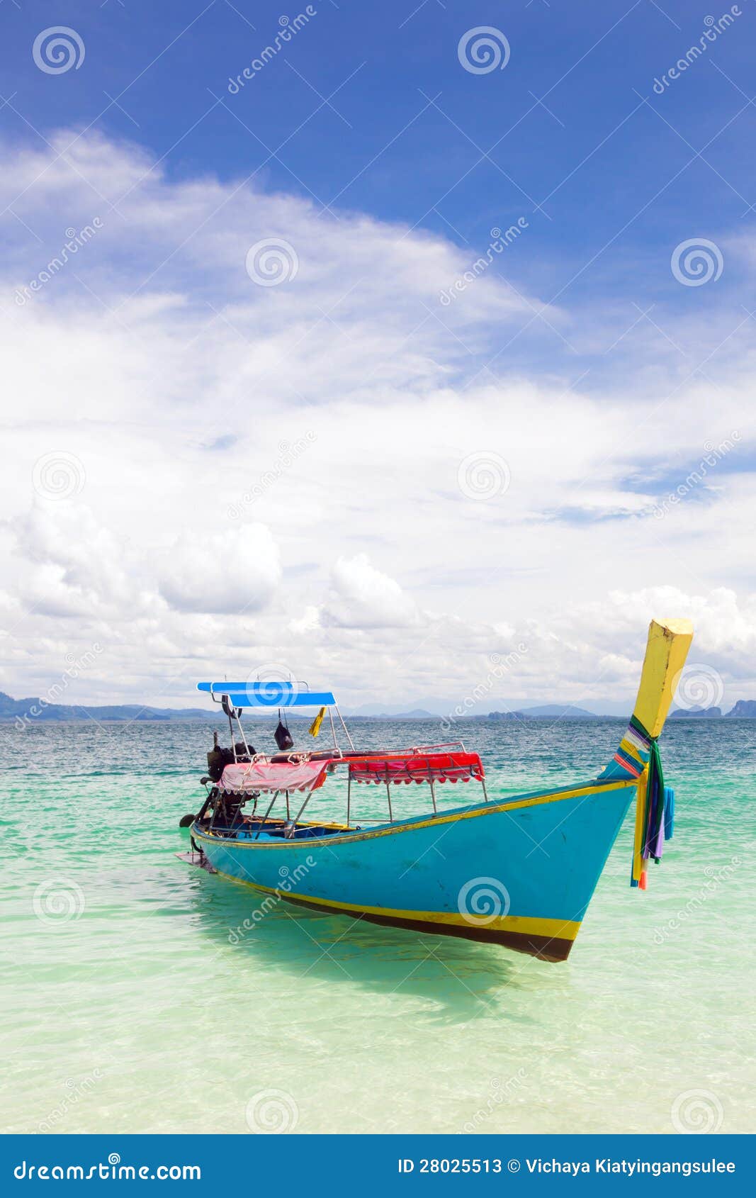 Barco en la playa tropical imagen de archivo. Imagen de recorrido ...