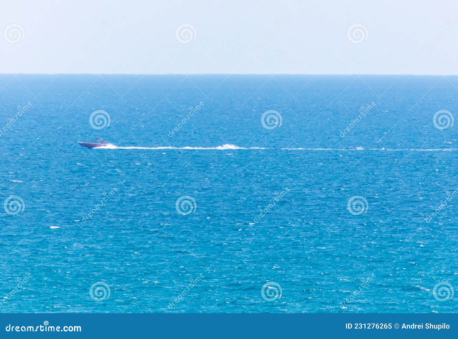 Barco en las olas del mar. imagen de archivo. Imagen de velocidad ...