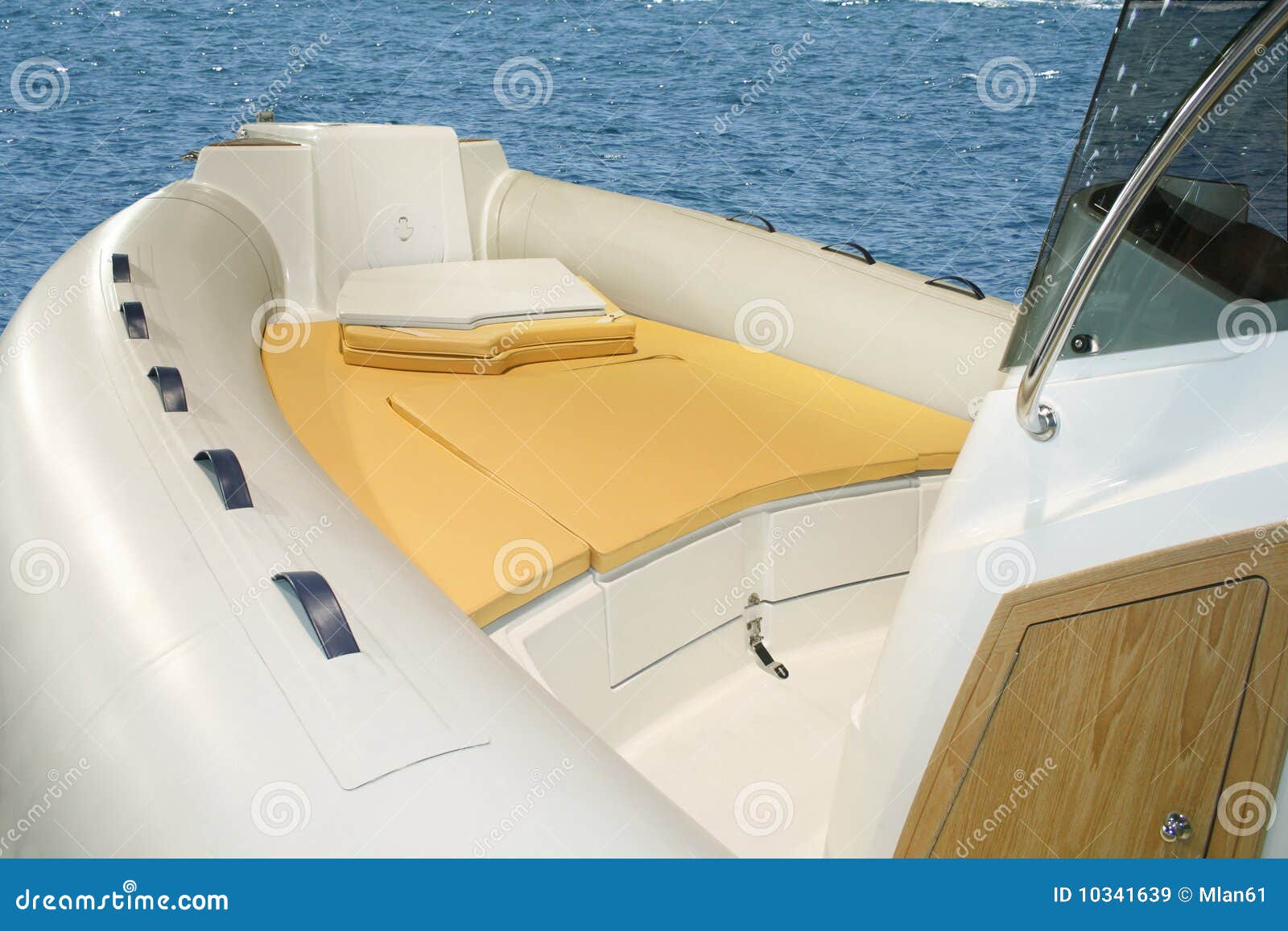 Barco inflable imagen de archivo. Imagen de turismo, barco - 10341639