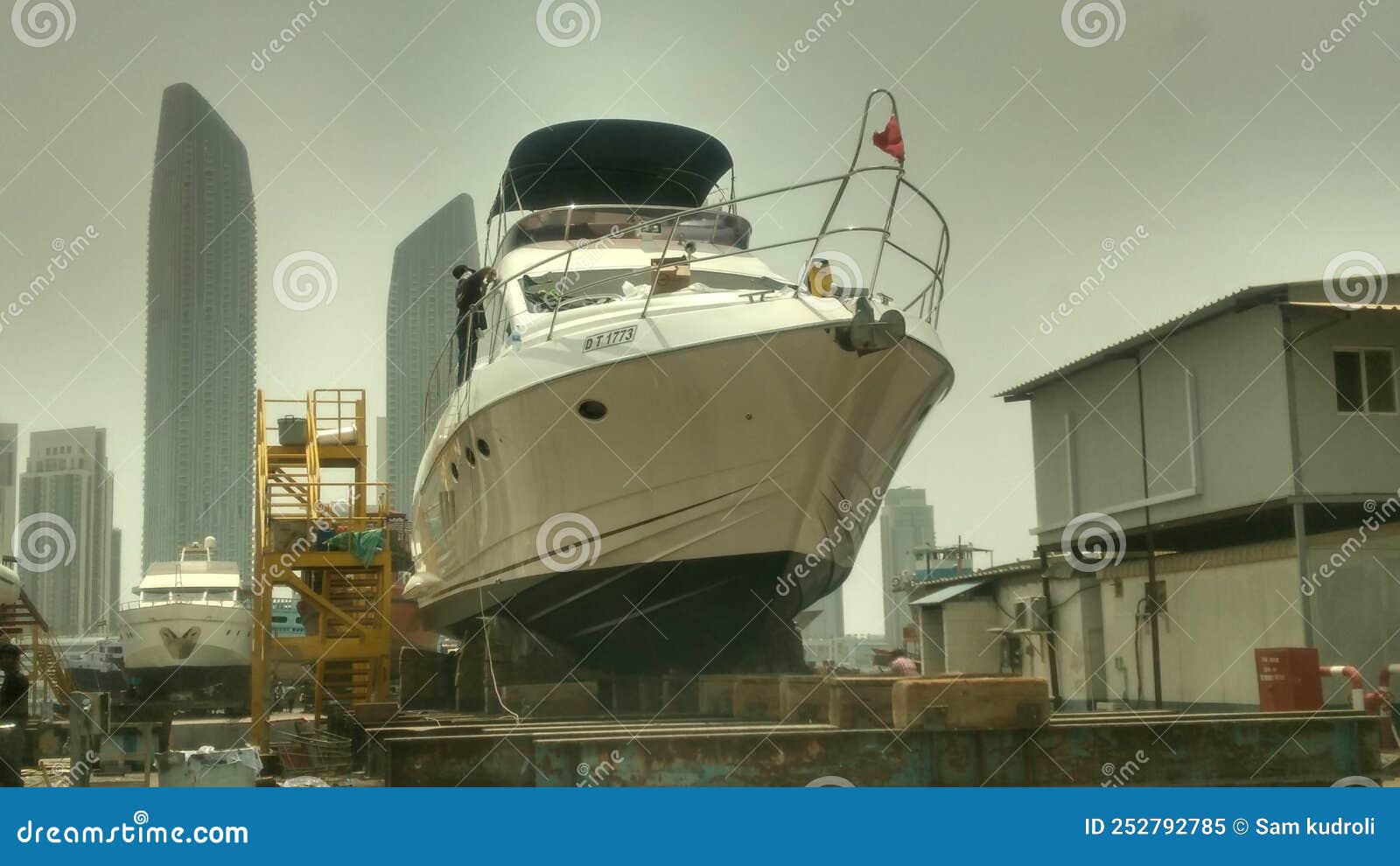 Barco Barco Marítimo De Pasajeros Imagen editorial - Imagen de pescados ...
